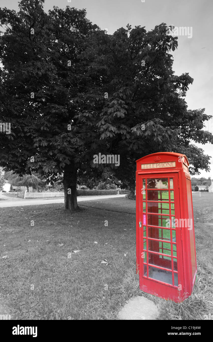 Black and white telephone box hi-res stock photography and images - Alamy