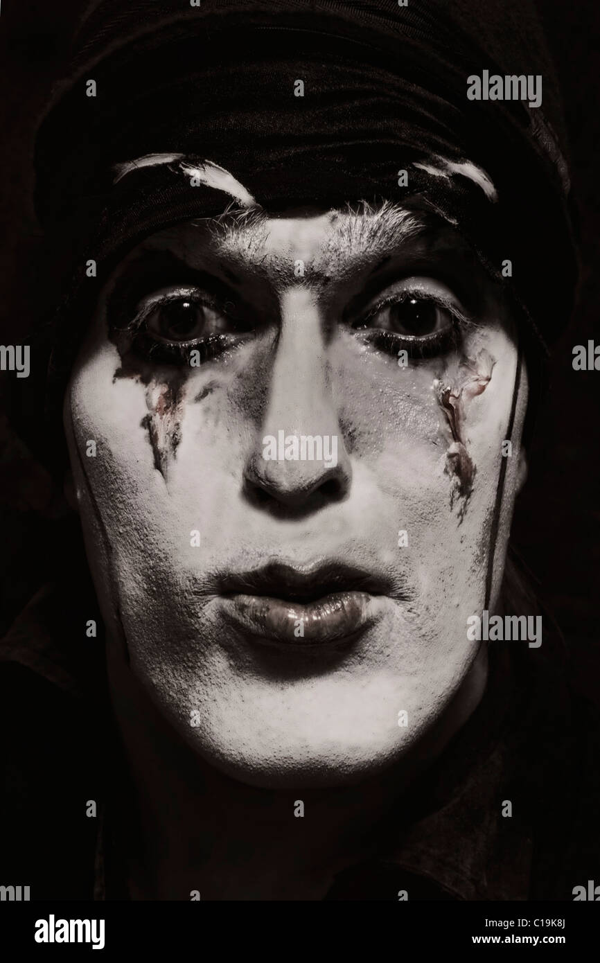 theatrical actor with dark makeup on her face Stock Photo - Alamy