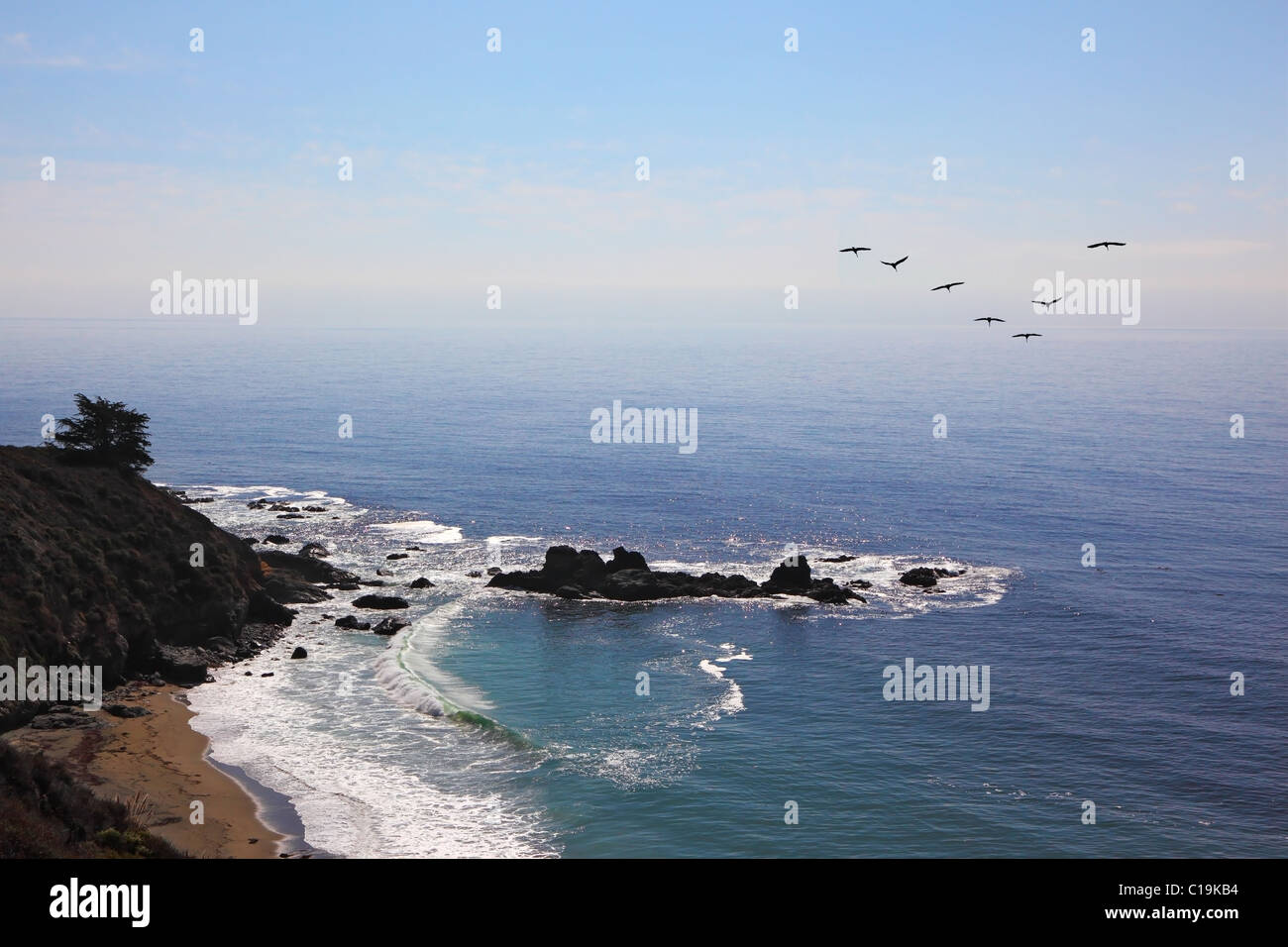 Gray sky over ocean hi-res stock photography and images - Alamy