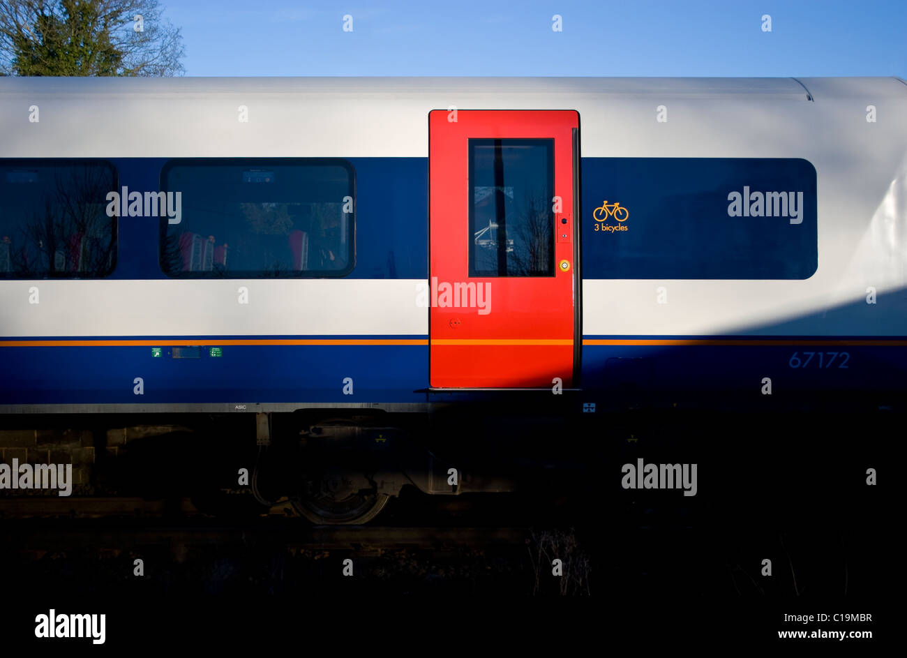 Side view passenger train hi-res stock photography and images - Alamy