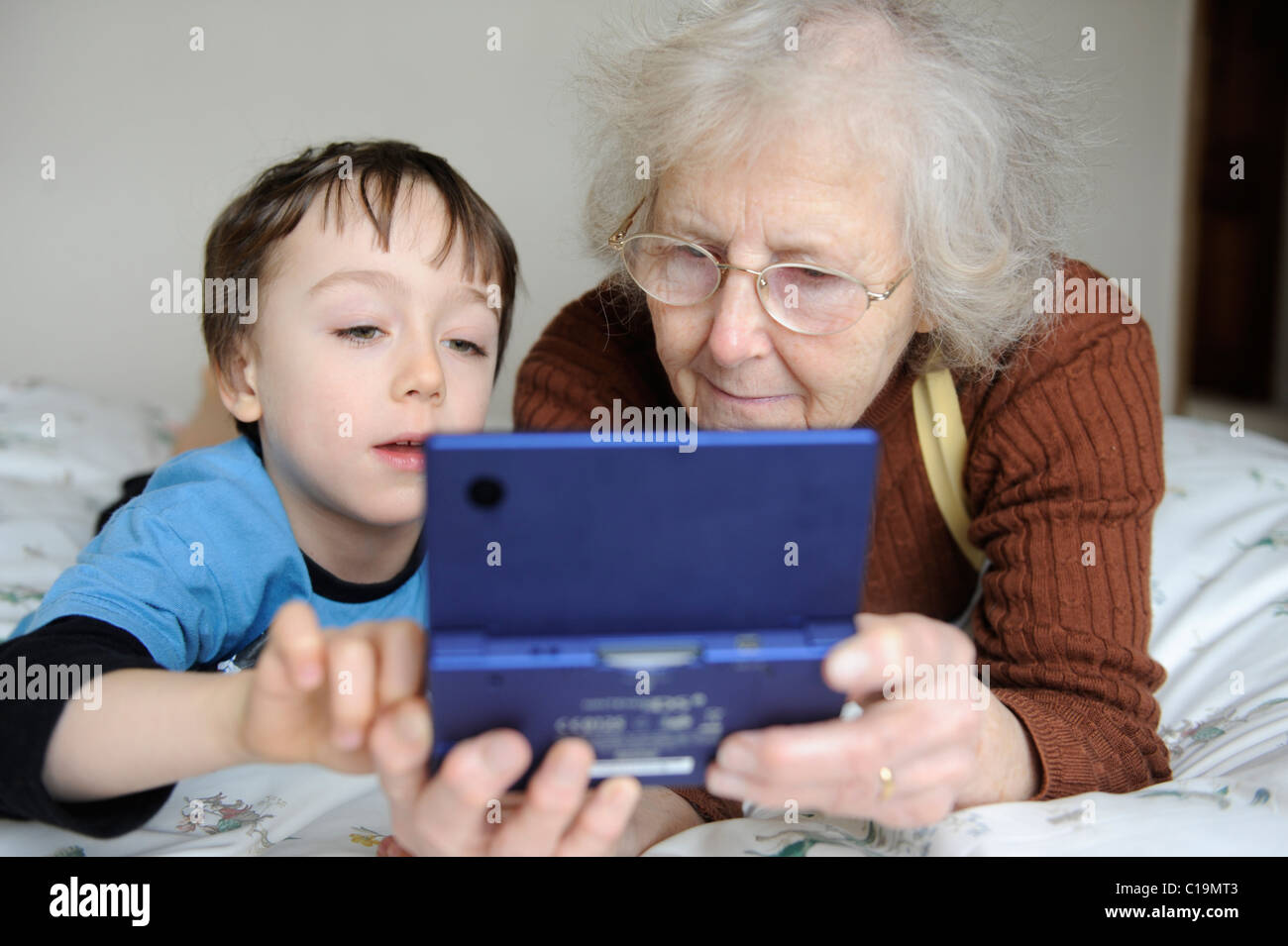 Happy family uk sofa hi-res stock photography and images - Alamy