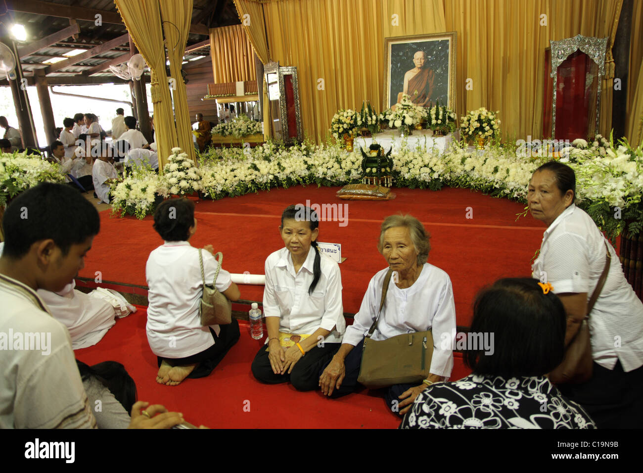 Thai people preying in the cremation of Luang Ta Maha Bua Yannasampanno ...
