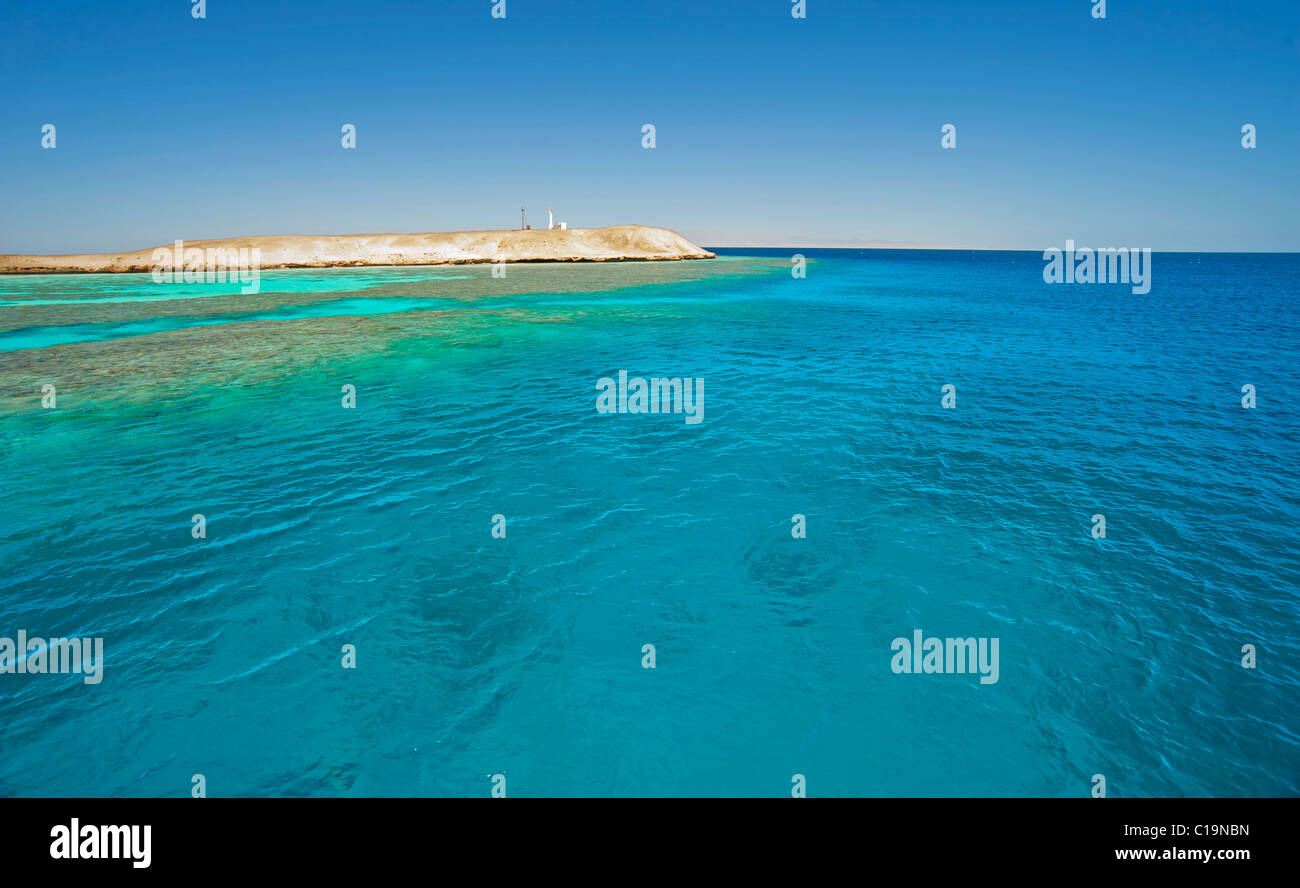 Tranquil tropical lagoon with reef scene next to a small island Stock ...