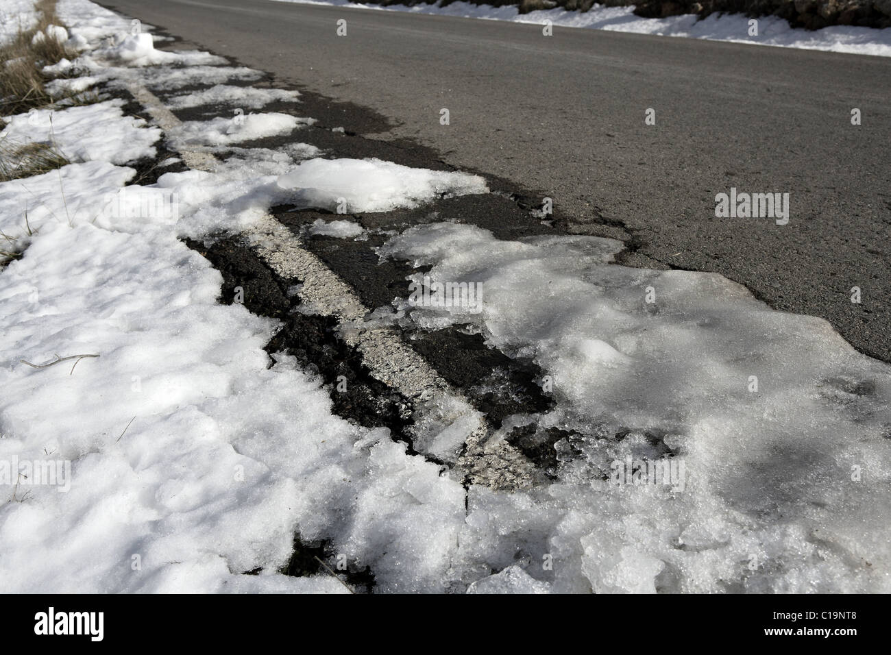 snow on asphalt road hide the white lines Stock Photo - Alamy