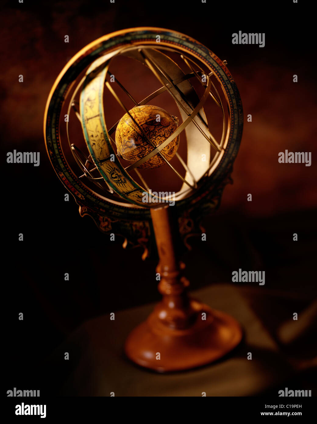 Circumnavigate globe hi-res stock photography and images - Alamy