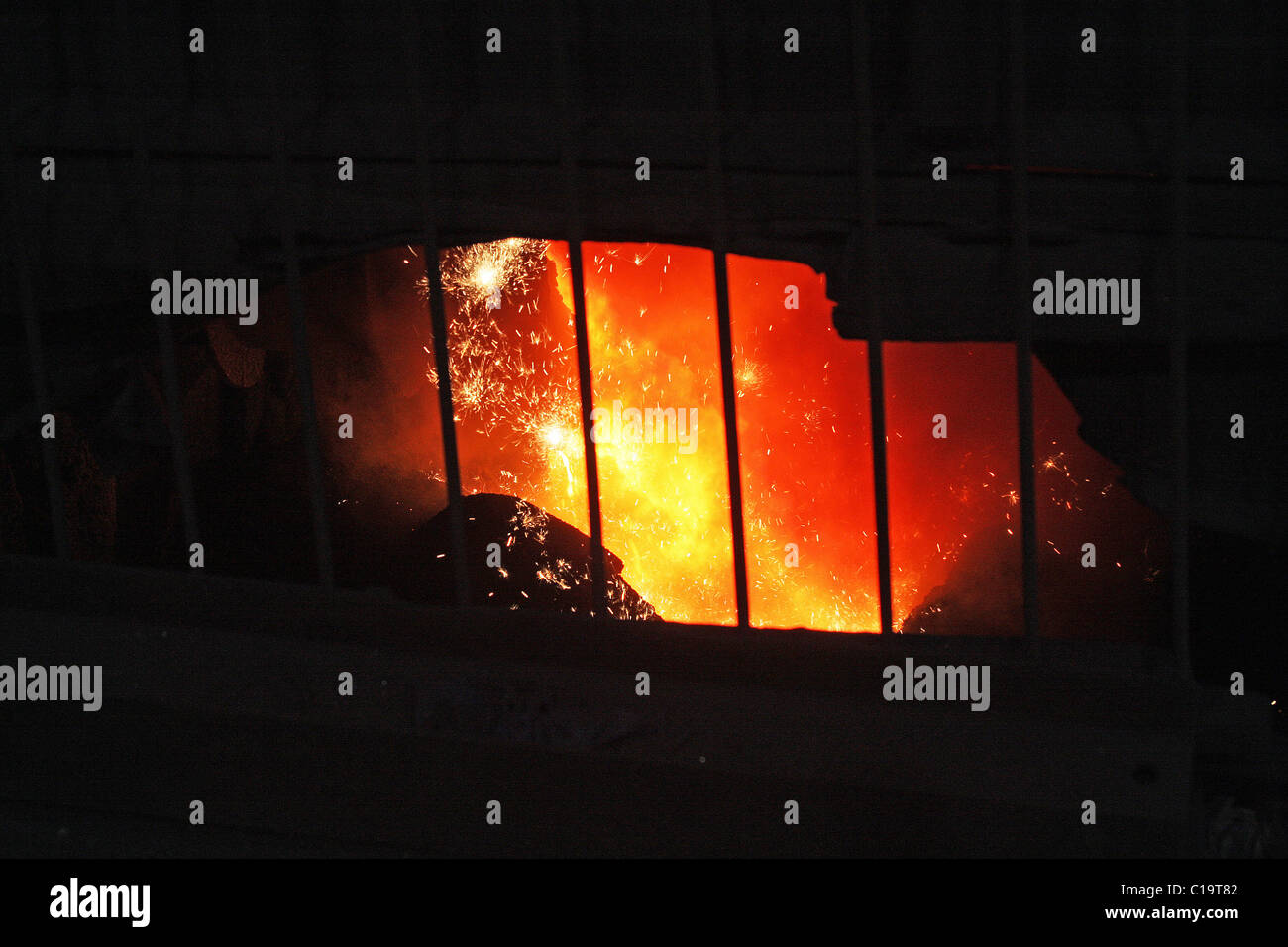 Molten steel ladle hi-res stock photography and images - Alamy
