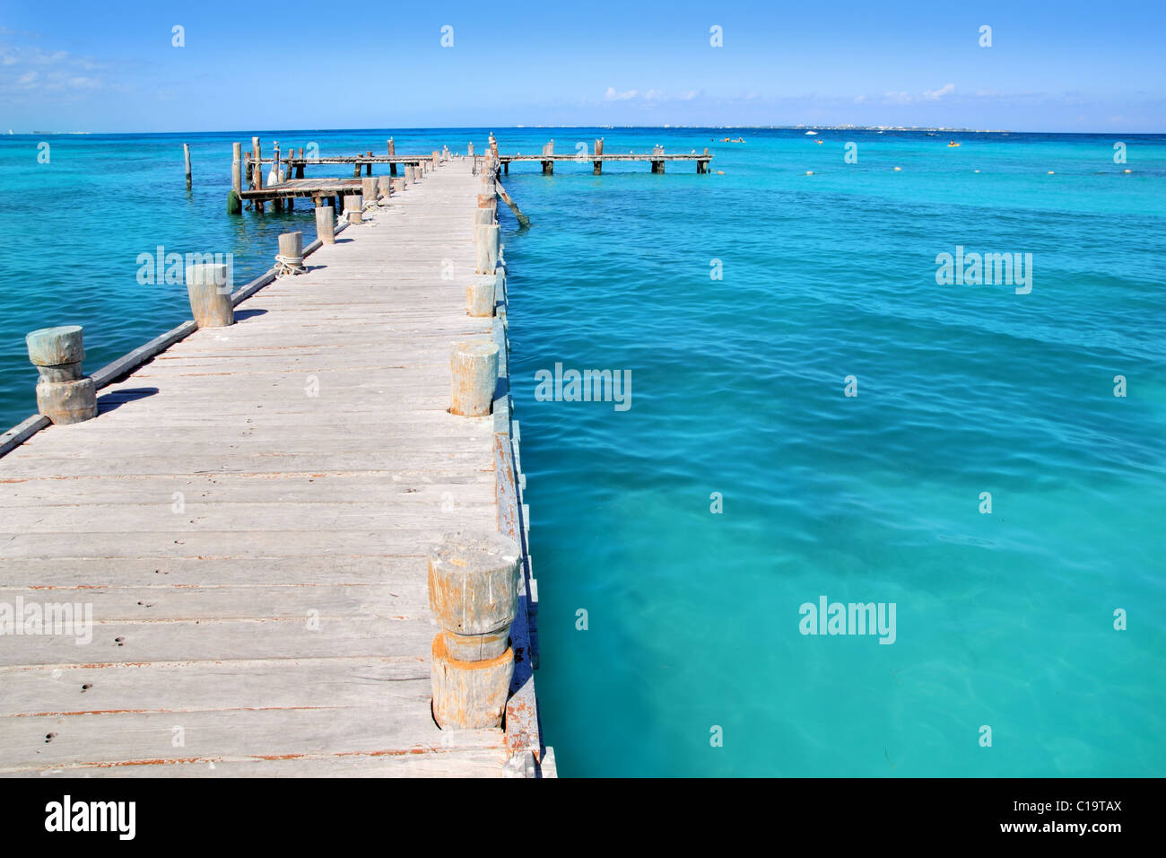 Cancun wood pier in tropical Caribbean beach Stock Photo - Alamy