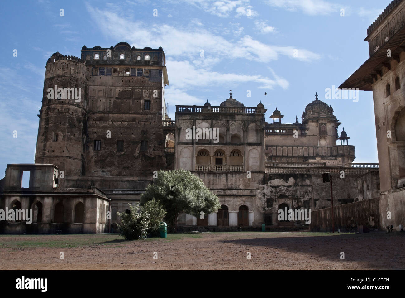 Exterior view of orchha fort hi-res stock photography and images - Alamy