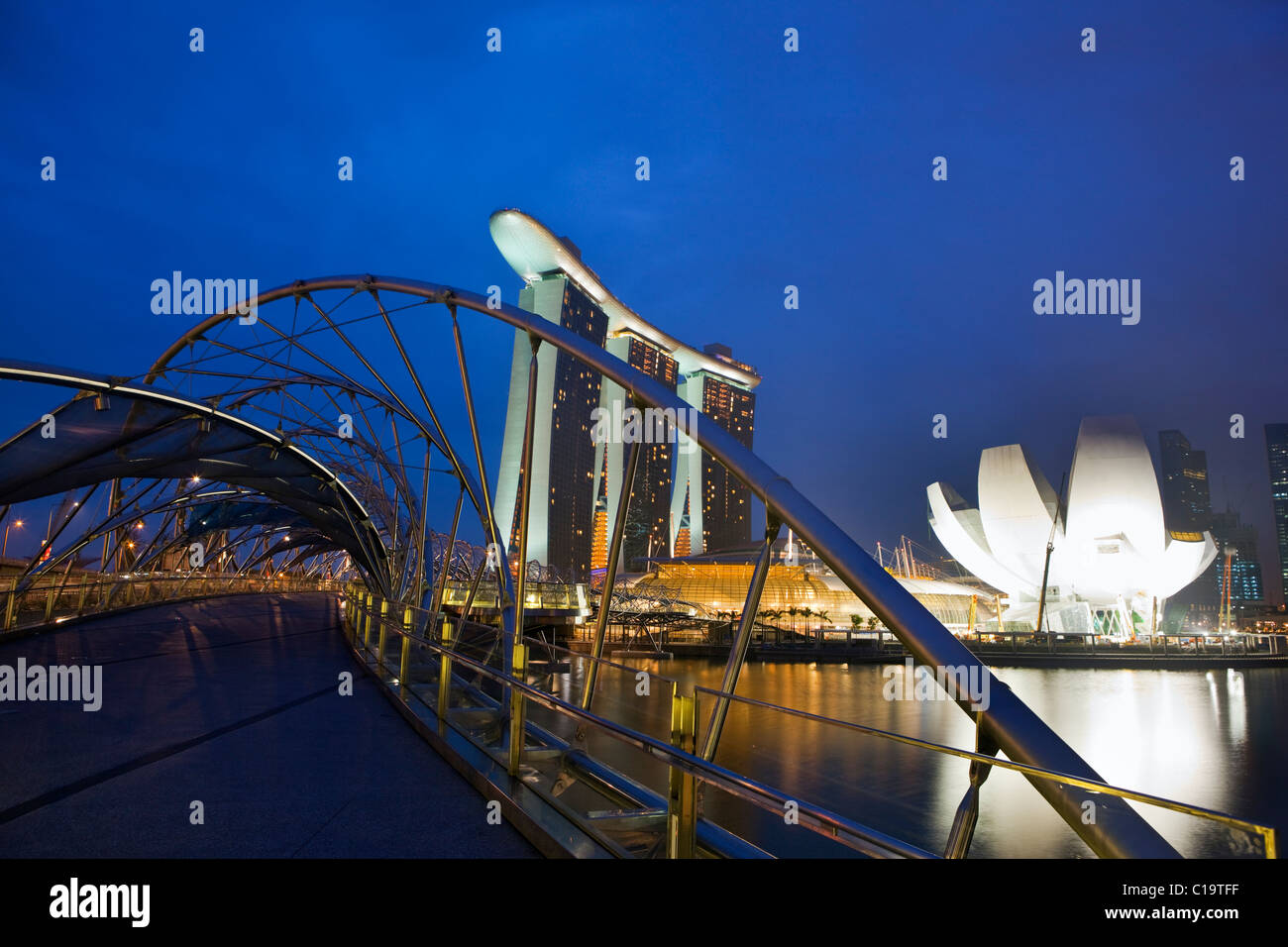 The Helix Bridge and Marina Bay Sands Singapore. Marina Bay, Singapore ...