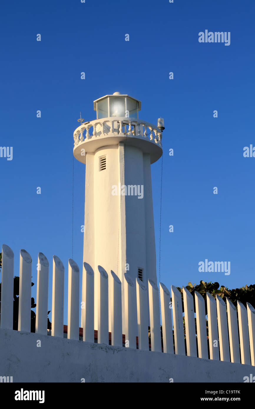 Mayan guide hi-res stock photography and images - Alamy