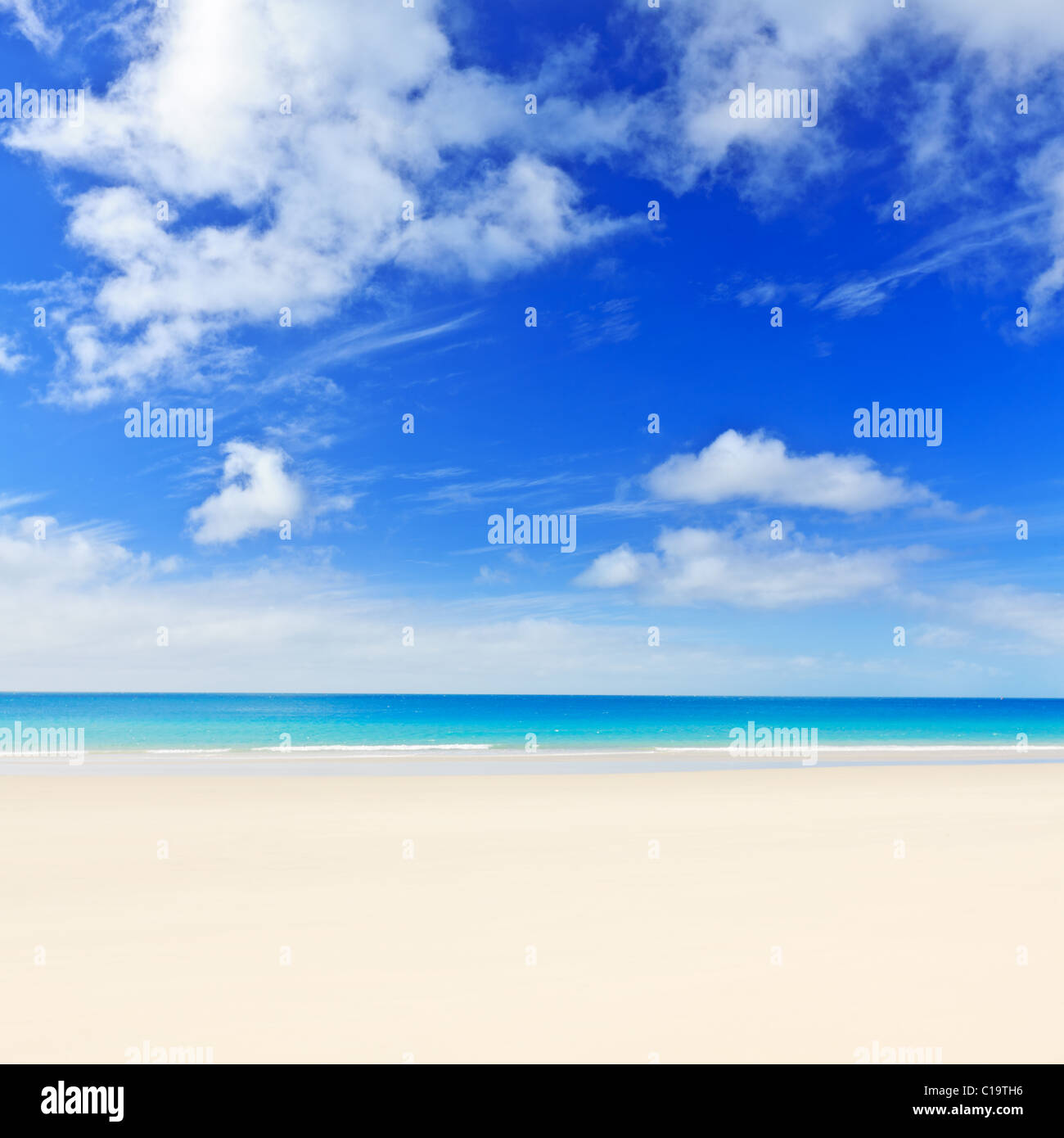Sunny white sandy beach hi-res stock photography and images - Alamy