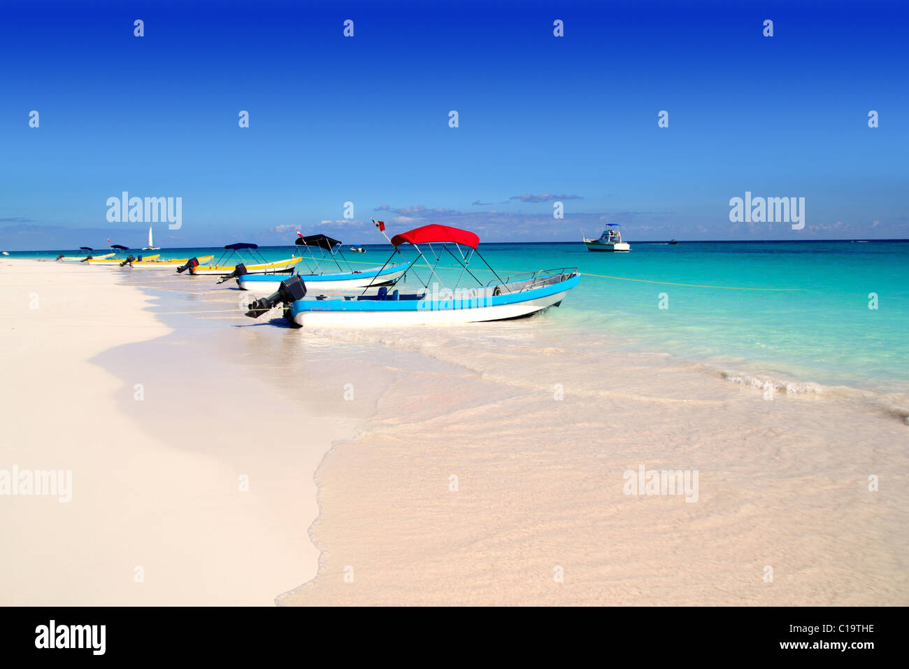 boats in tropical beach perfect Caribbean summer Stock Photo - Alamy