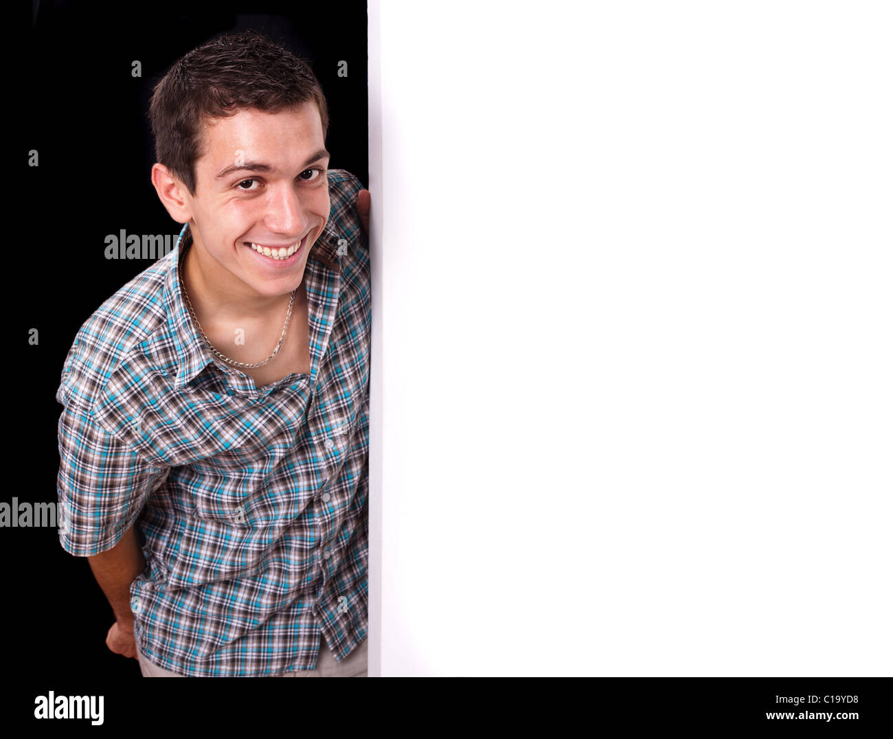 Guy peeking behind a wall hi-res stock photography and images - Alamy