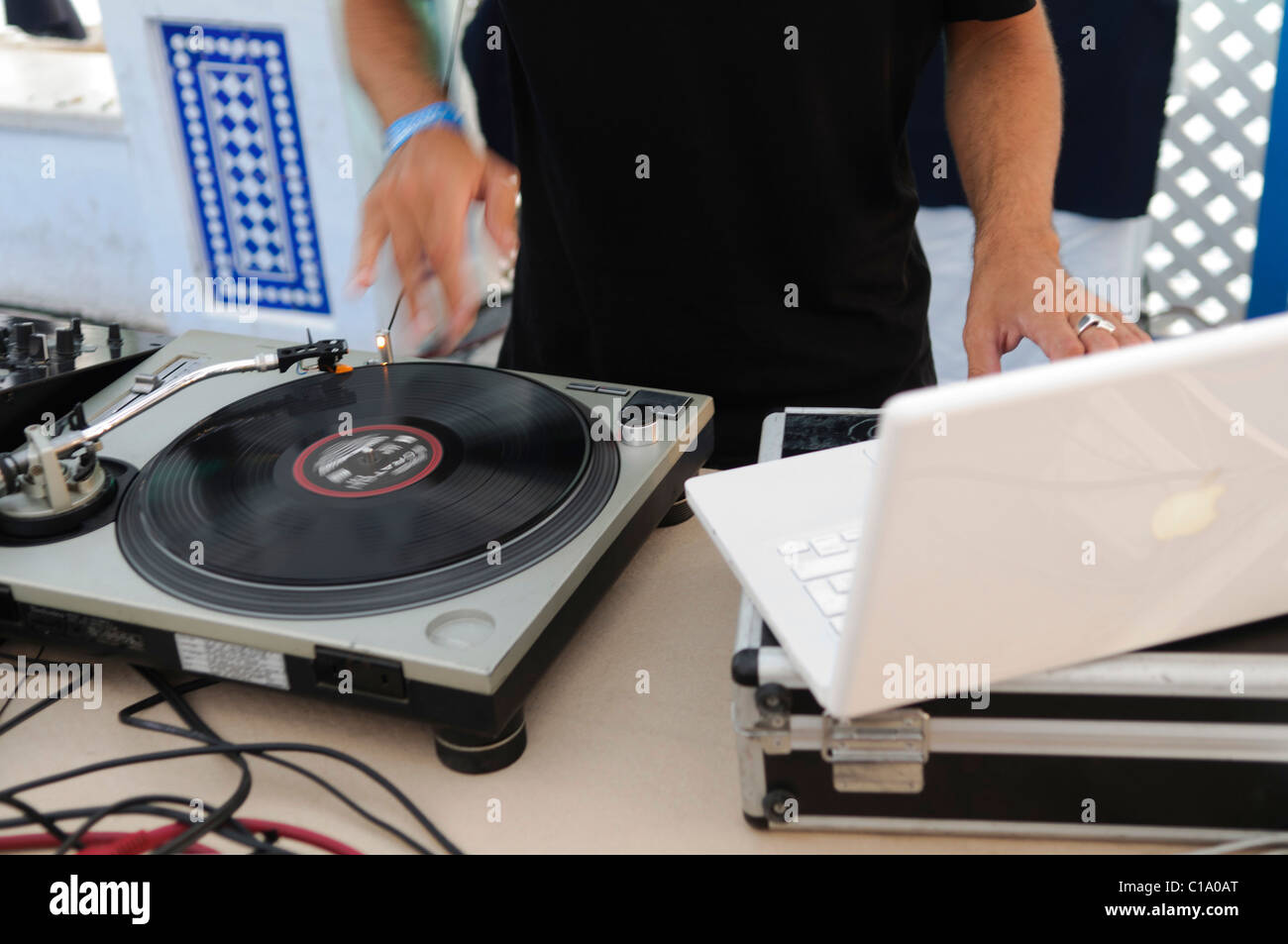 Record scratch hi-res stock photography and images - Alamy