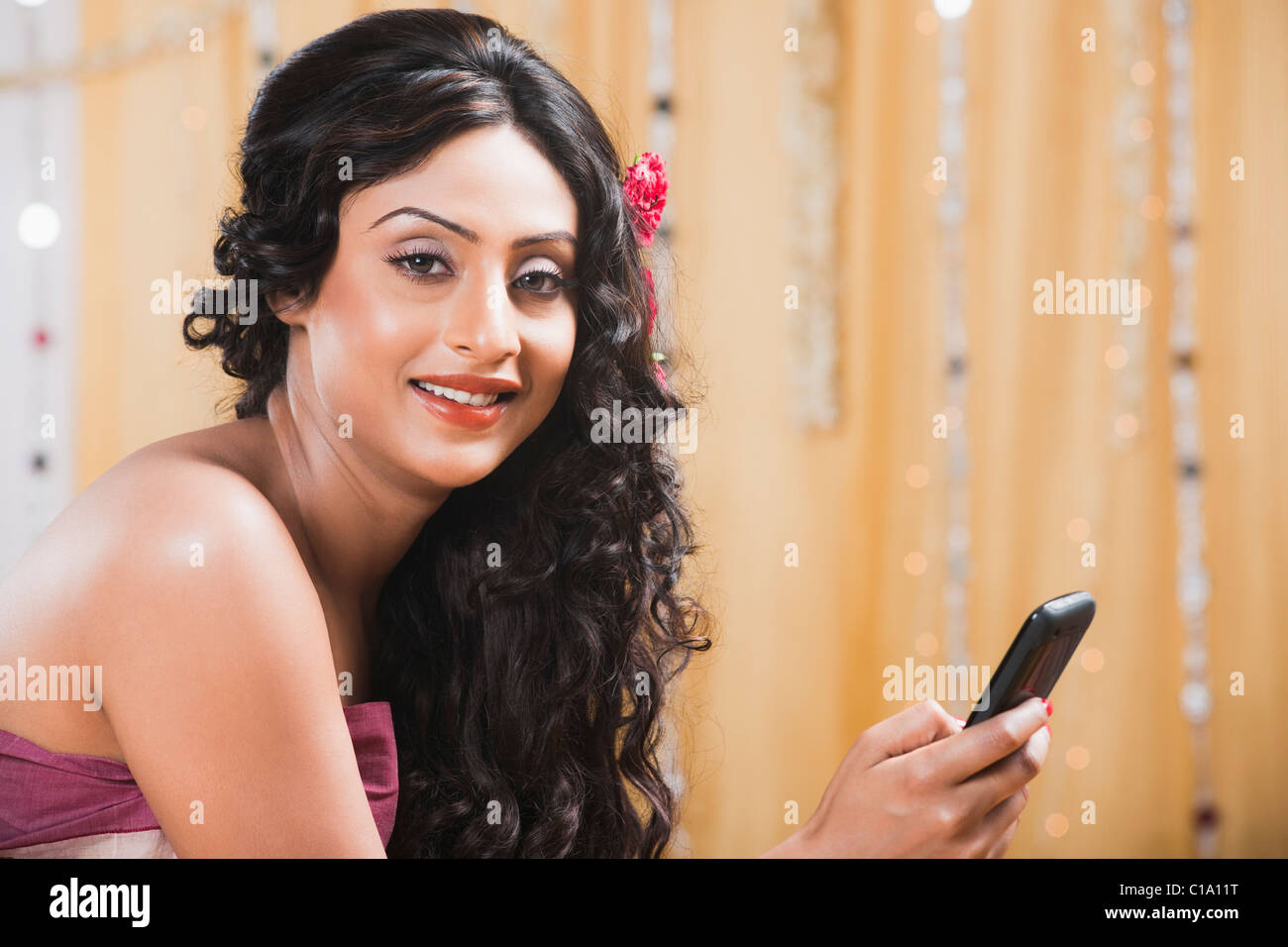 Bengali woman mobile phone hi-res stock photography and images - Alamy