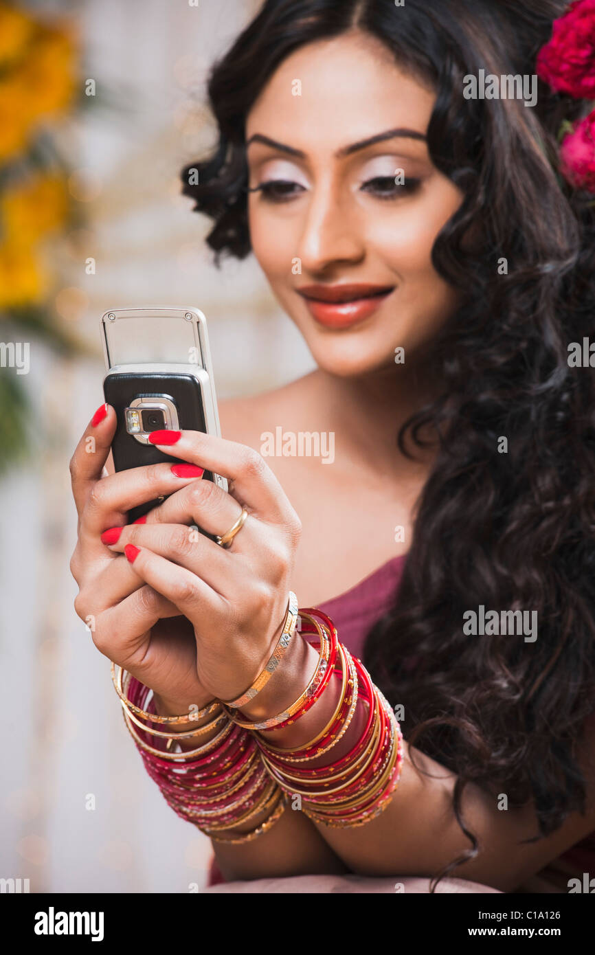 Bengali woman mobile phone hi-res stock photography and images - Alamy