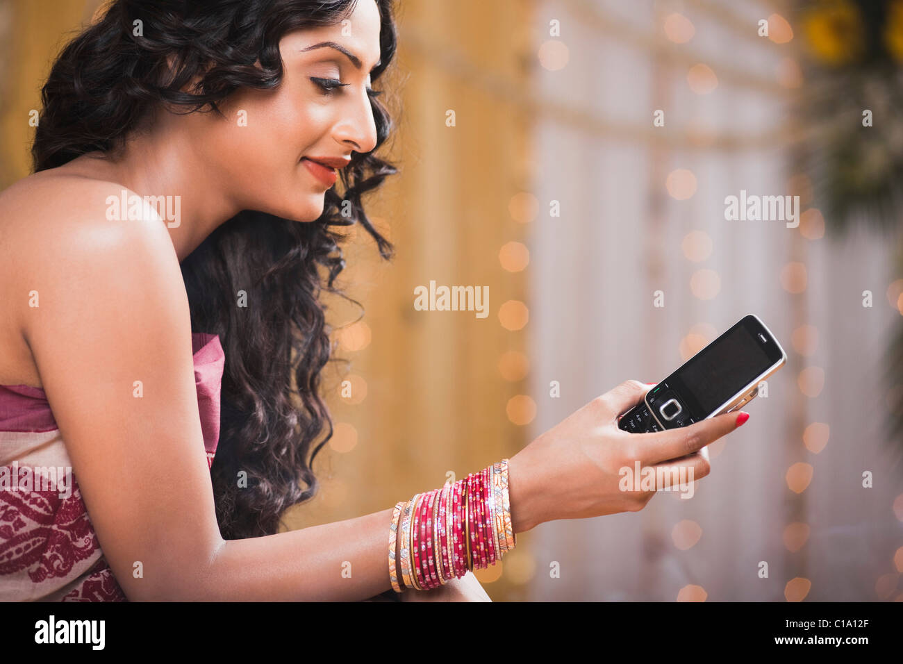 Bengali woman mobile phone hi-res stock photography and images - Alamy