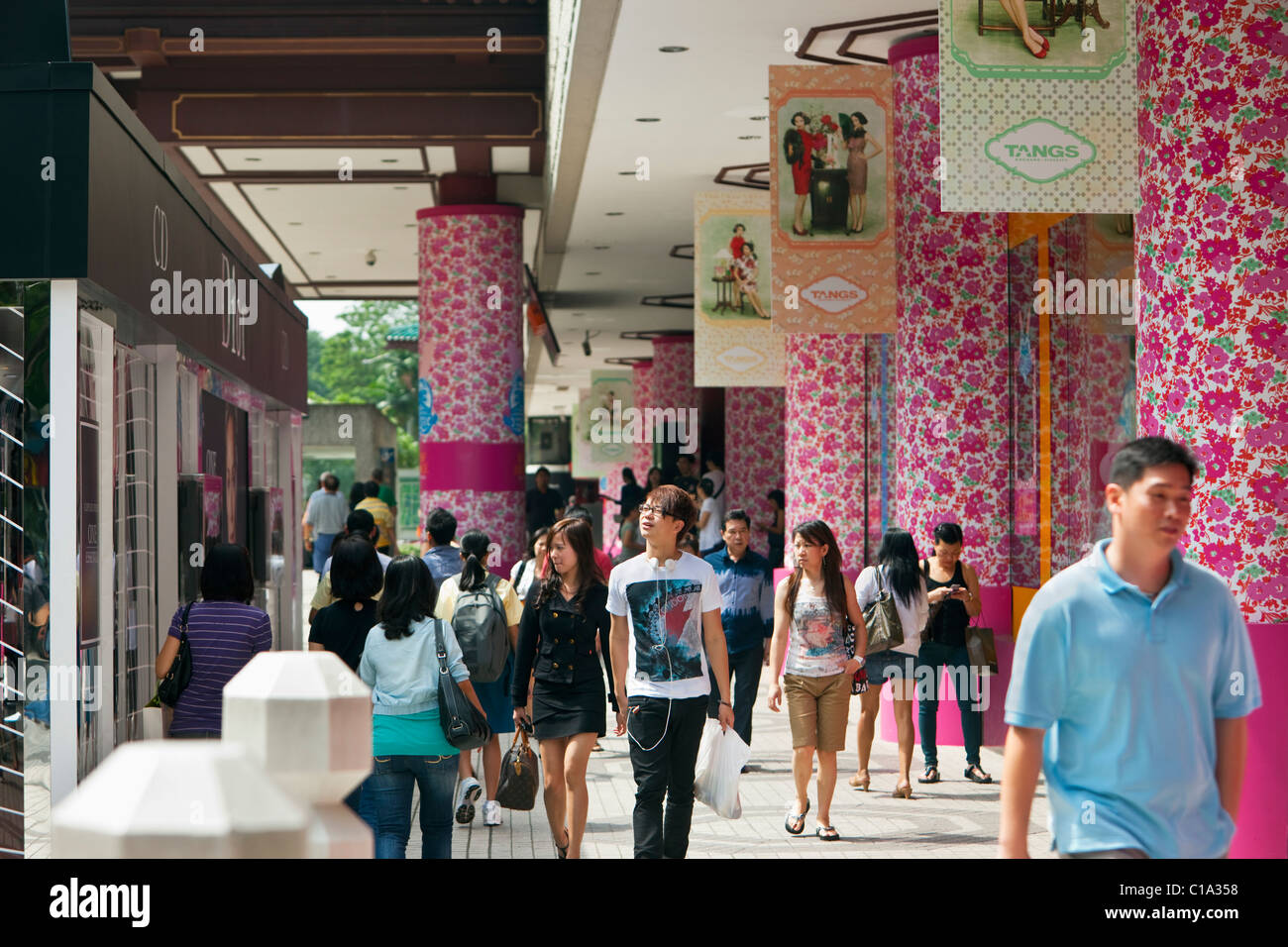 Shoppers in popular shopping district of Orchard Road, Singapore Stock ...