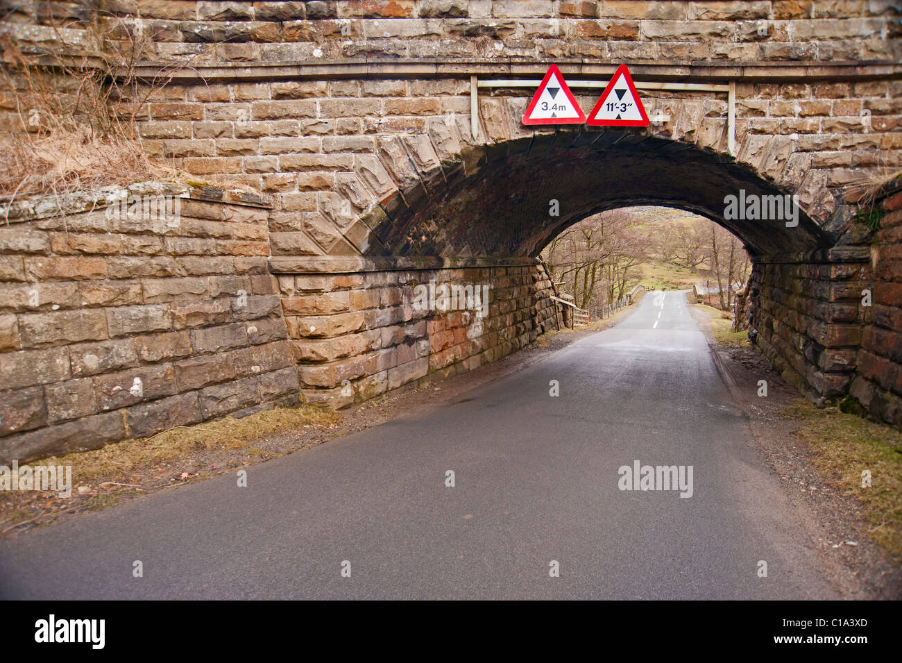 Road sign warning low bridge hi-res stock photography and images - Alamy