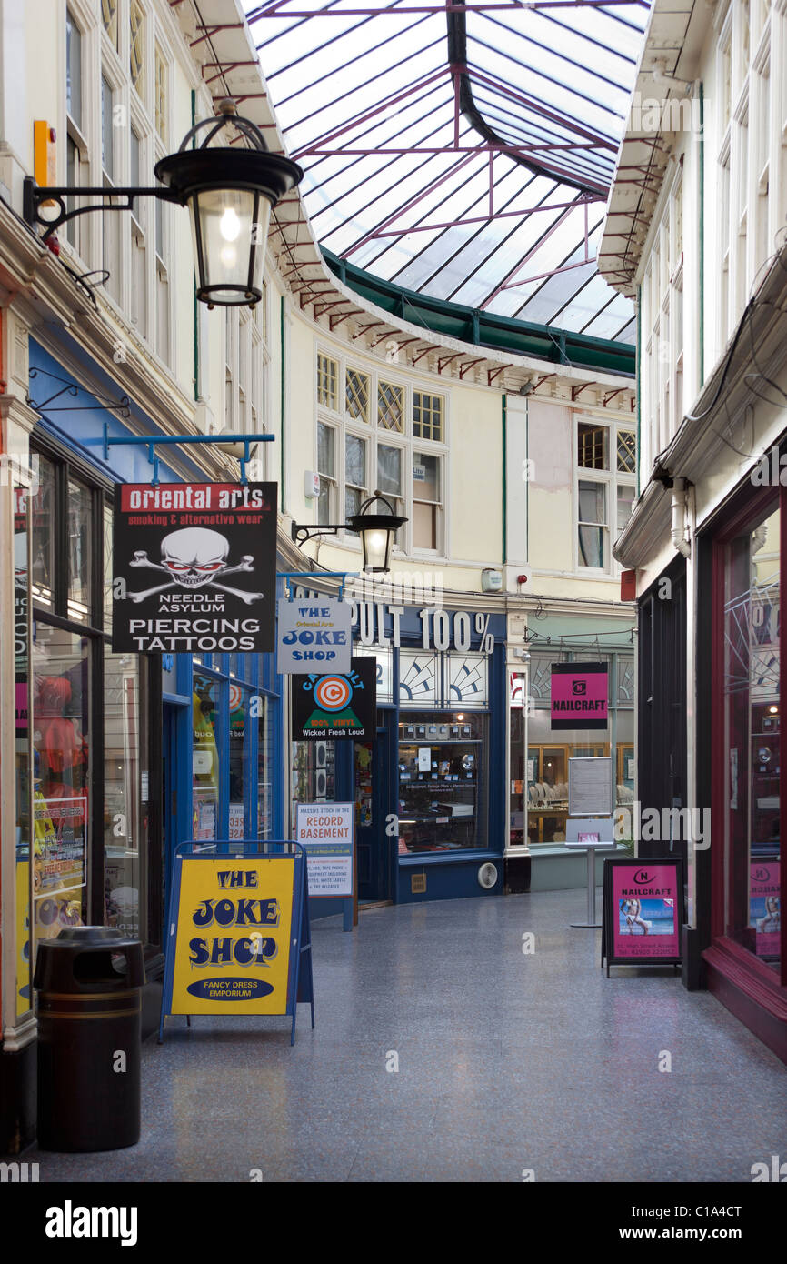 High street arcade hi-res stock photography and images - Alamy