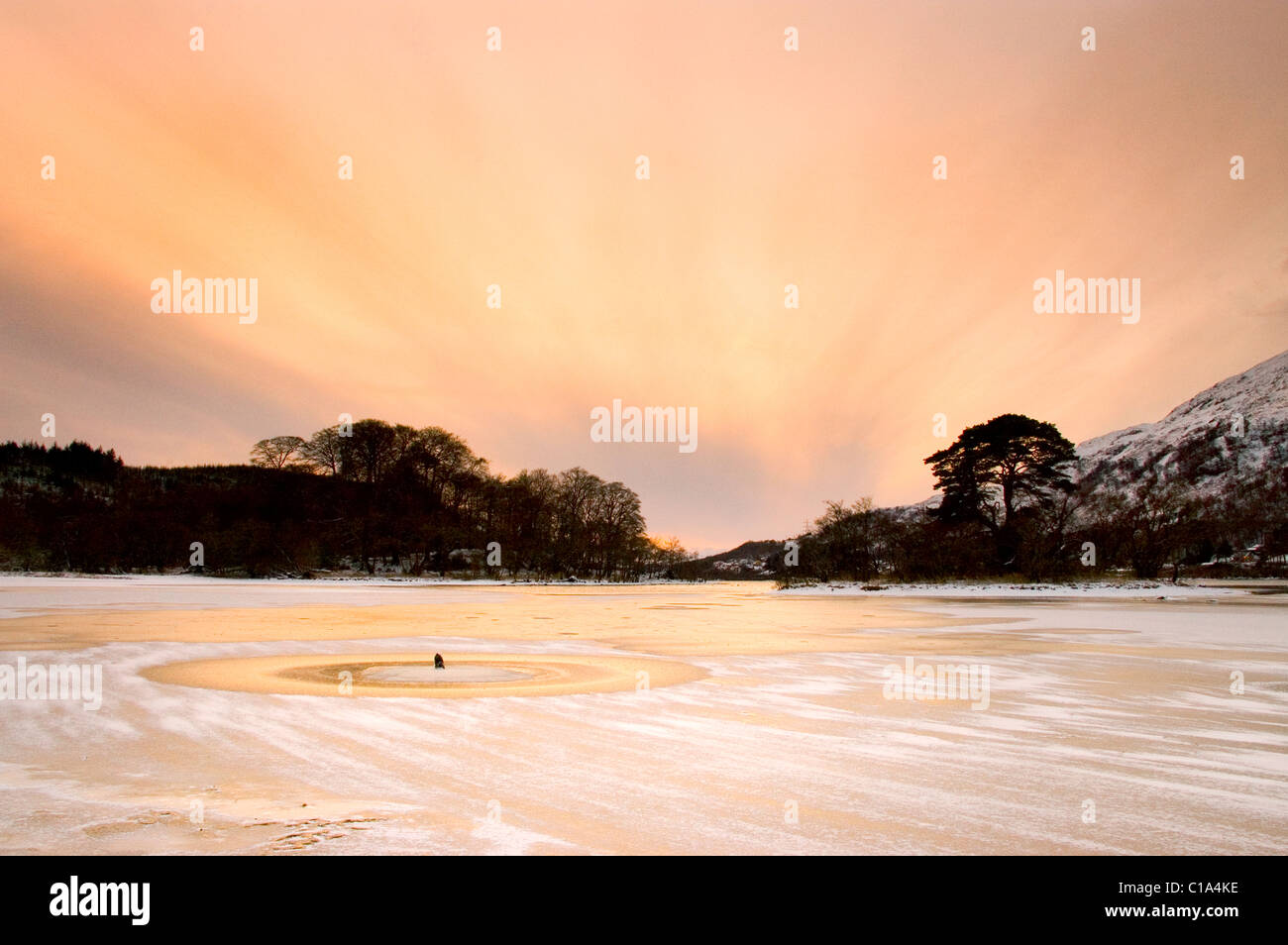 Frozen scottish loch hi-res stock photography and images - Alamy