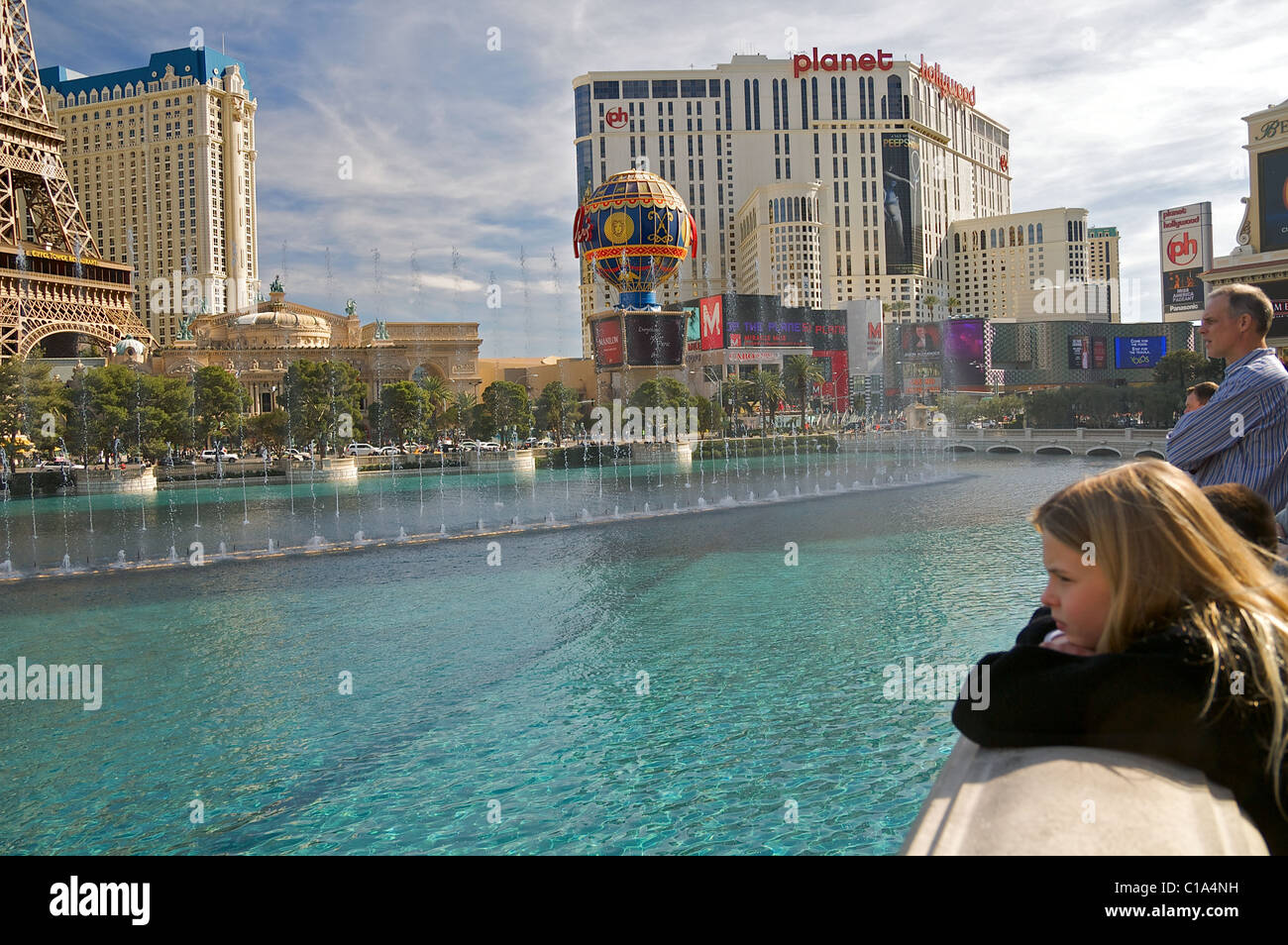 People watch the fountains of the Bellagio in Las Vegas Stock Photo - Alamy