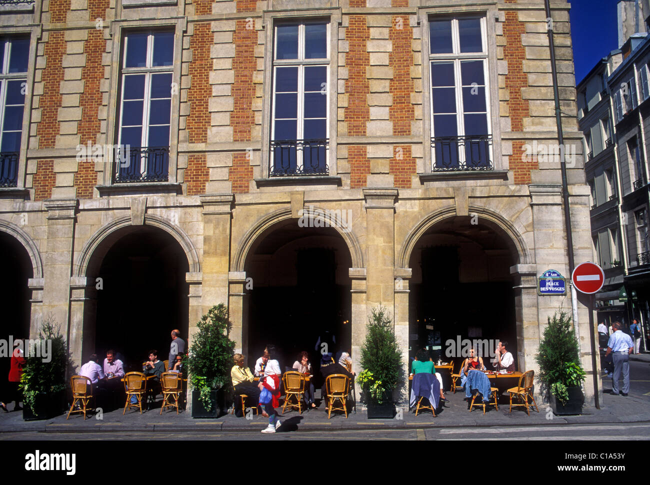 French people, tourists, eating, outdoor cafe, outdoor restaurant ...