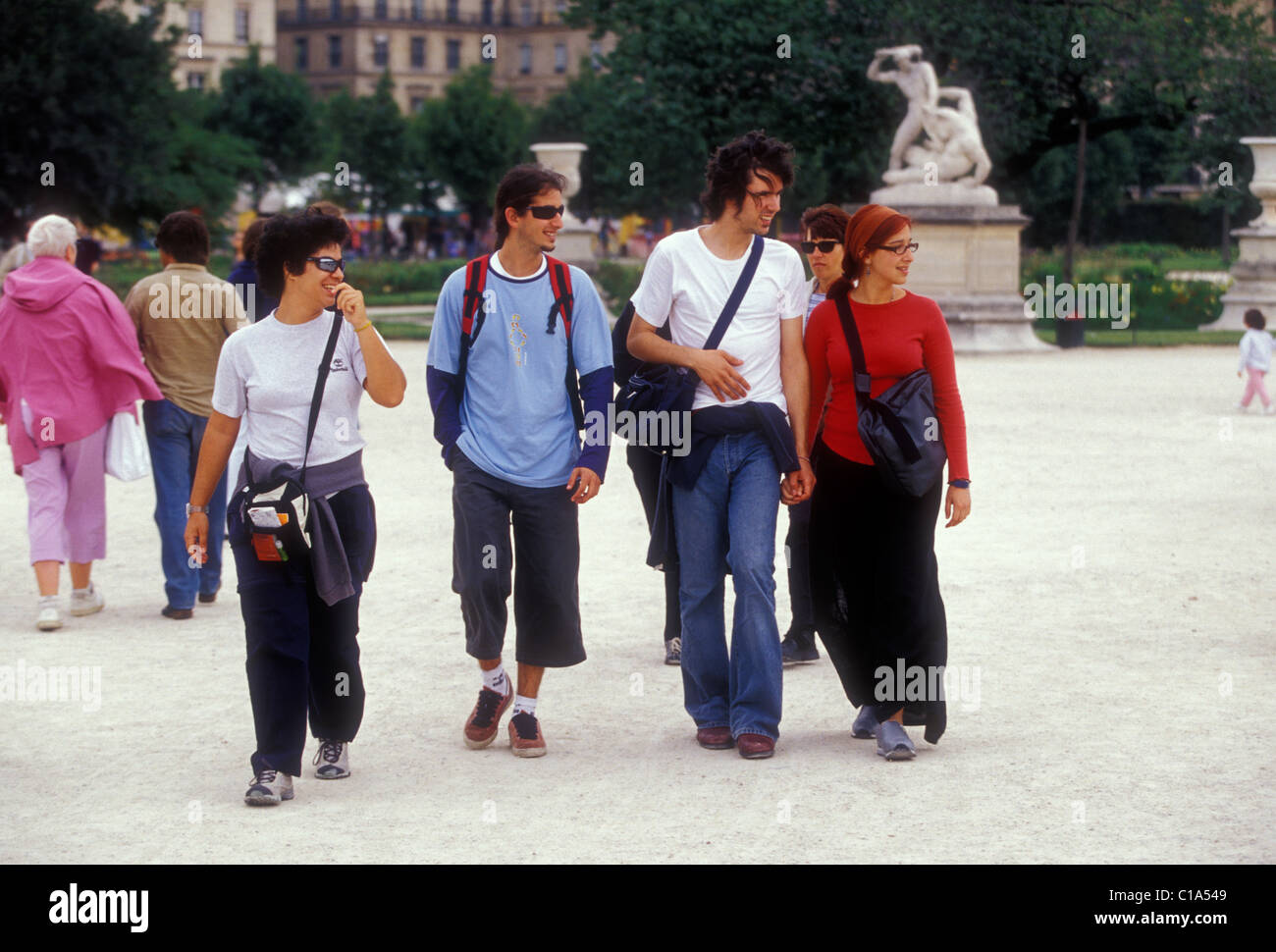 French people, young men, young women, couples, friends, tourists ...