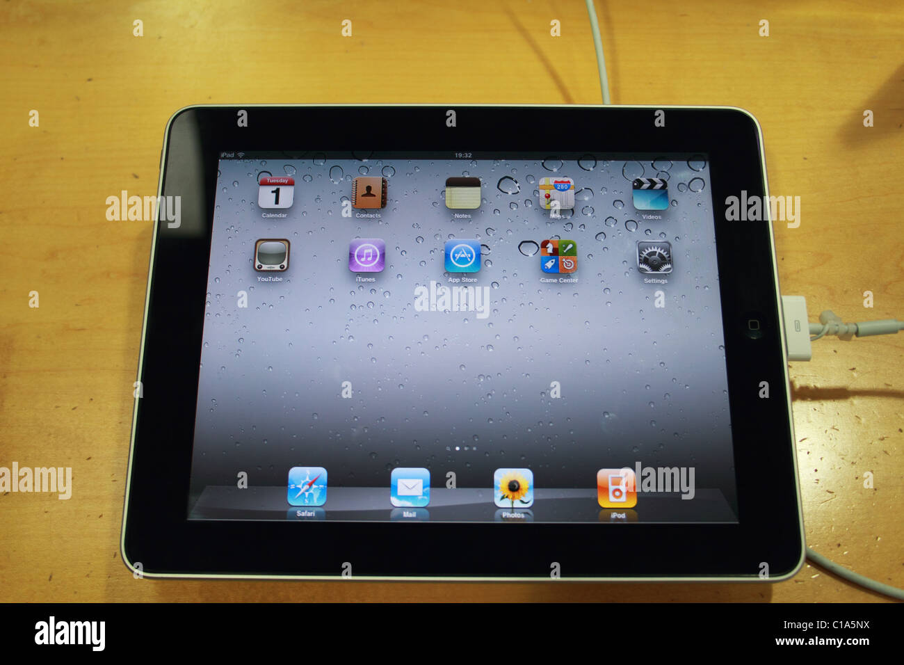 iPad - apple popullar porable device - main screen Stock Photo - Alamy