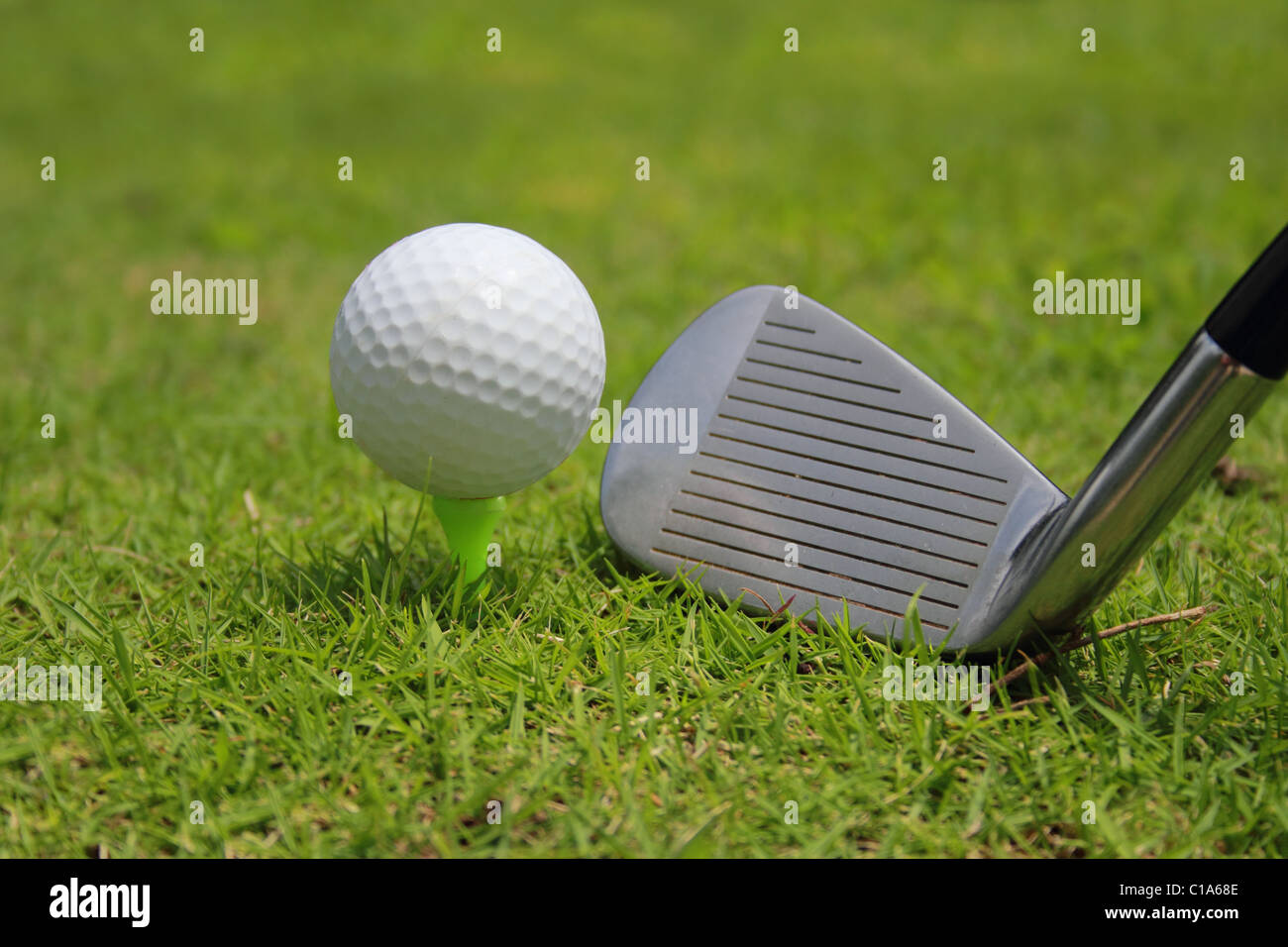 Golf ball in the sky hi-res stock photography and images - Alamy