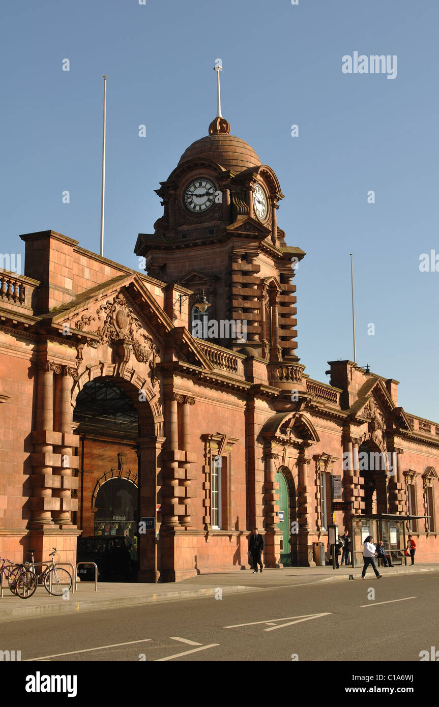 Nottingham railway station Stock Photo - Alamy