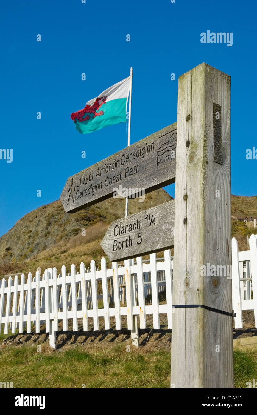 Wooden signpost sign hi-res stock photography and images - Alamy