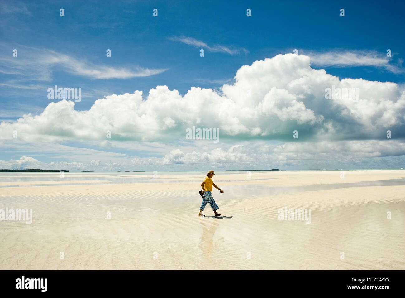 Vacation tourist beach man walking hi-res stock photography and images ...