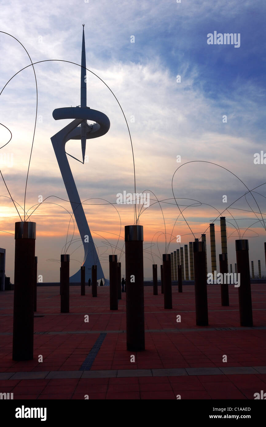 Communications tower, by Santiago Calatrava. Plaza Europa. Barcelona ...