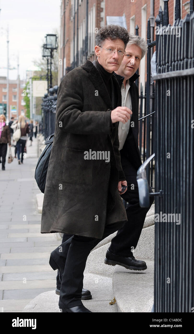 Singer and actor, Lyle Lovett leaving Foleys Bar and heading back to ...