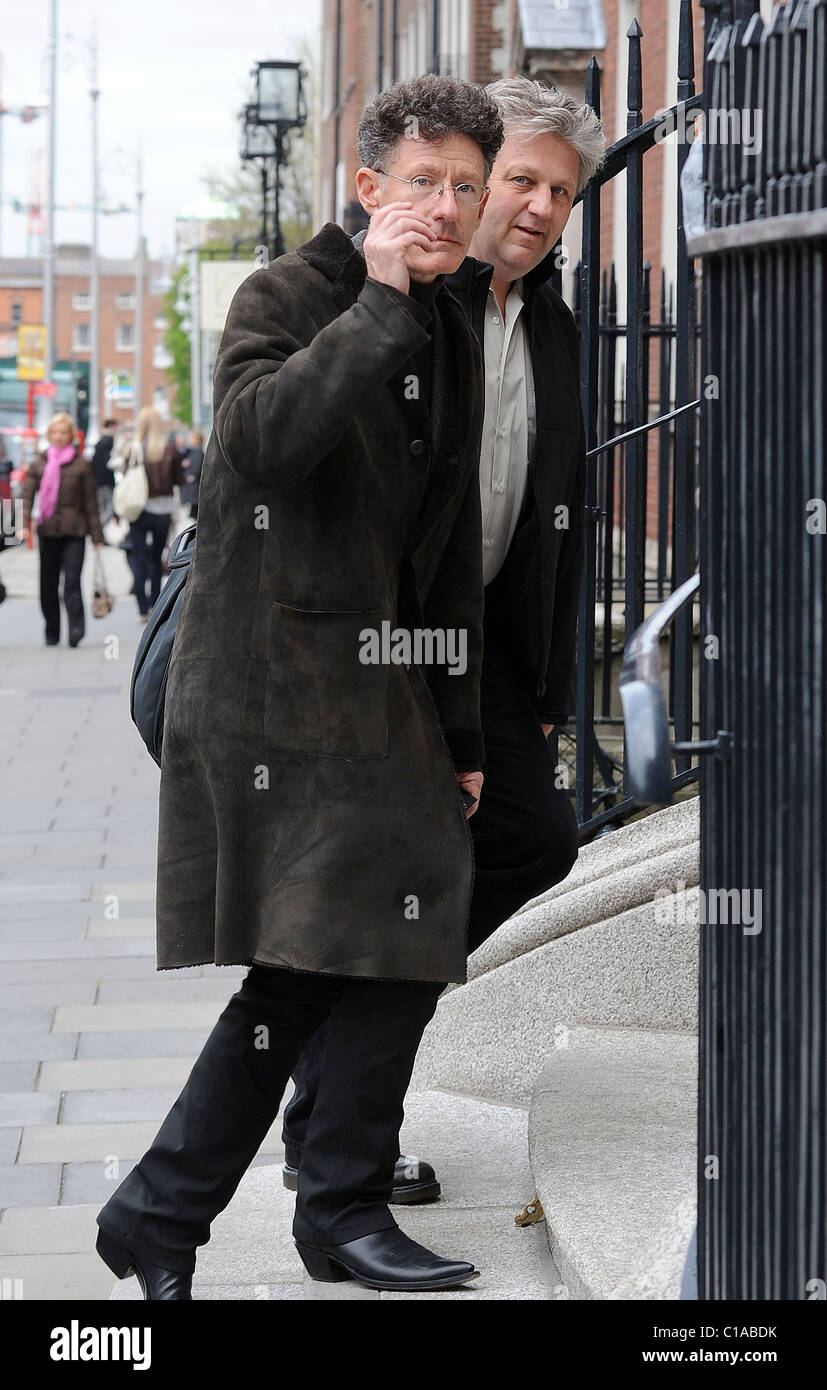 Singer and actor, Lyle Lovett leaving Foleys Bar and heading back to ...