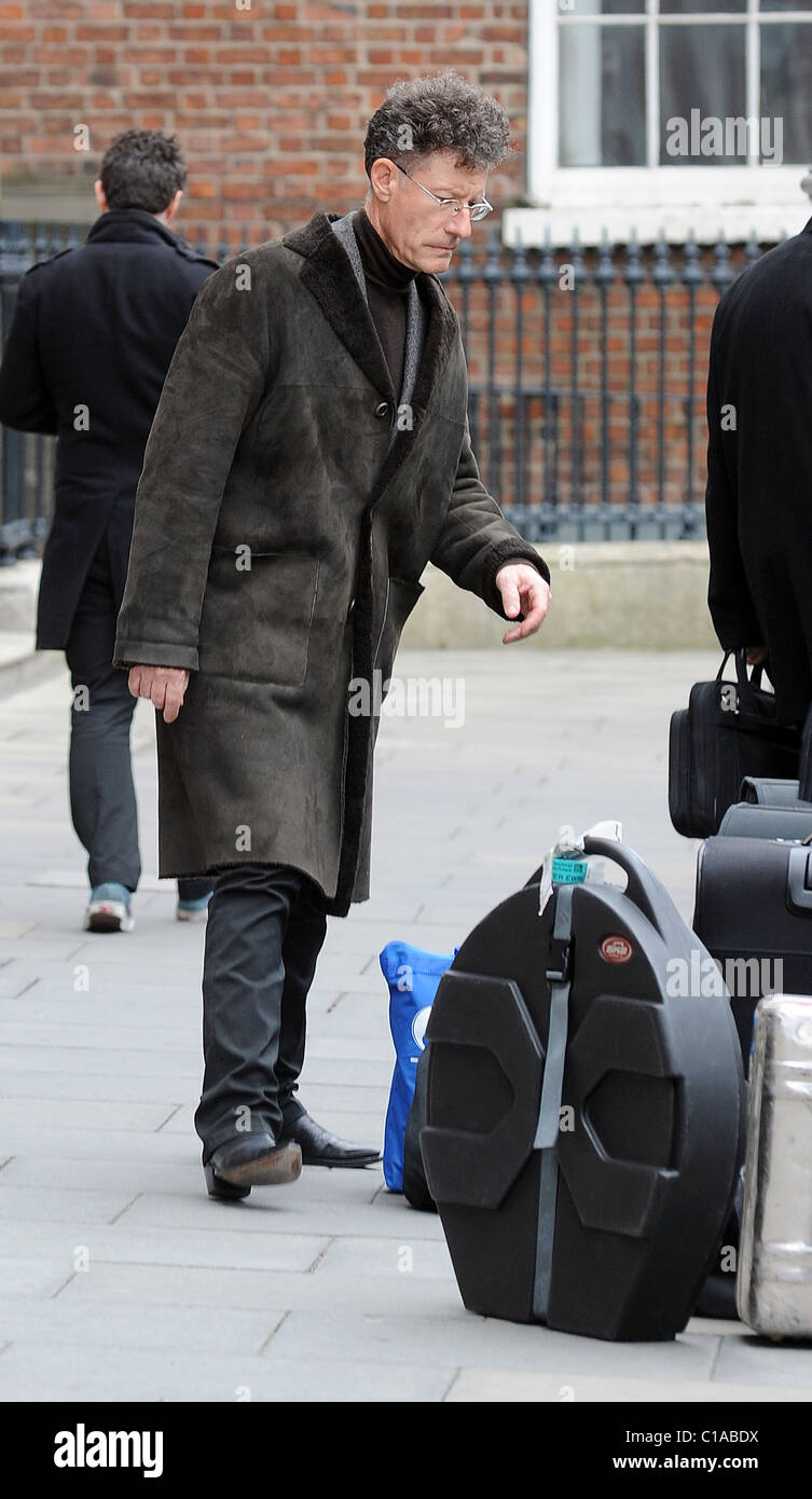 Singer and actor, Lyle Lovett leaving Foleys Bar and heading back to ...
