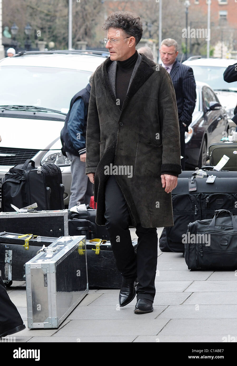 Singer and actor, Lyle Lovett leaving Foleys Bar and heading back to ...