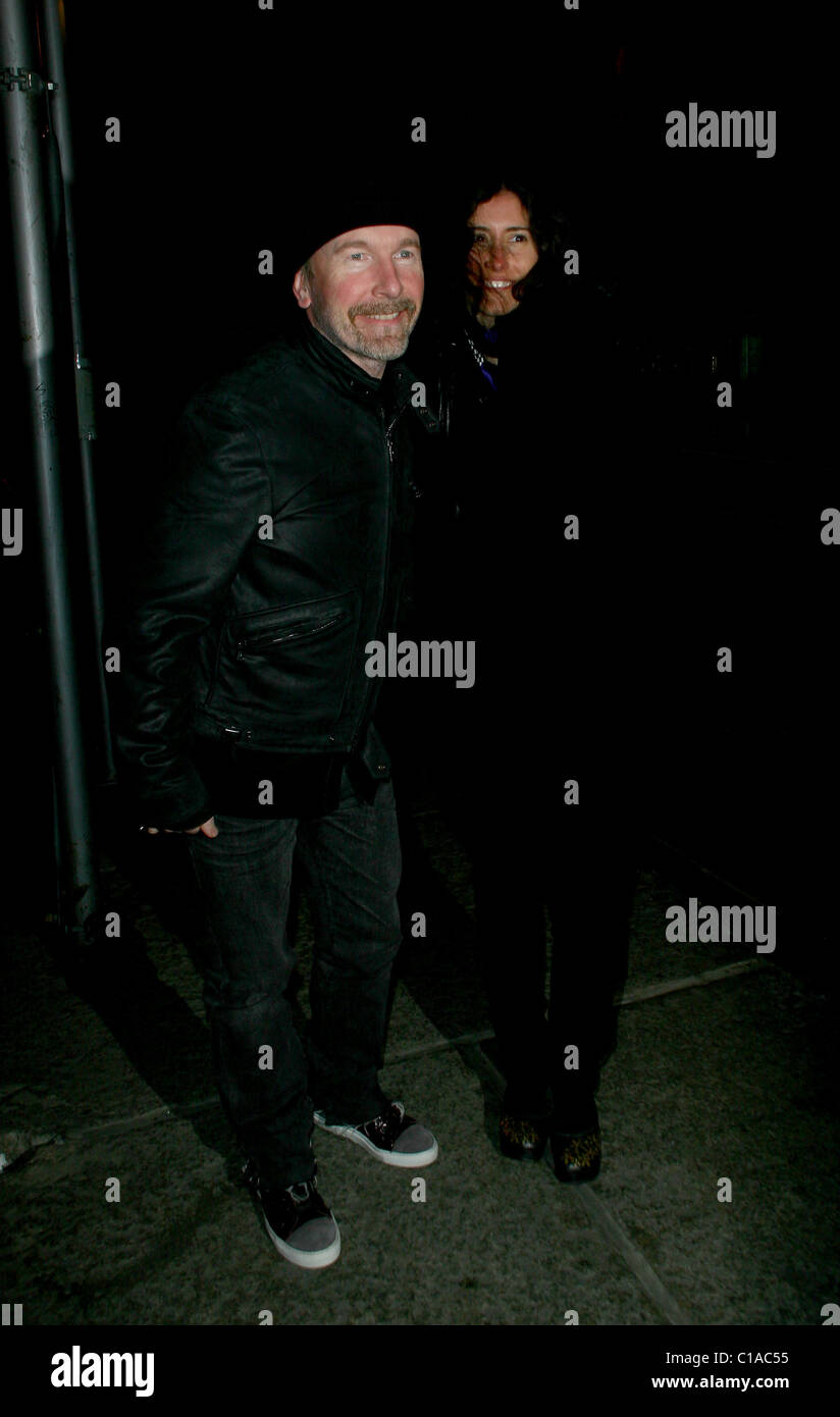 Smiling the edge 240309 hi-res stock photography and images - Alamy