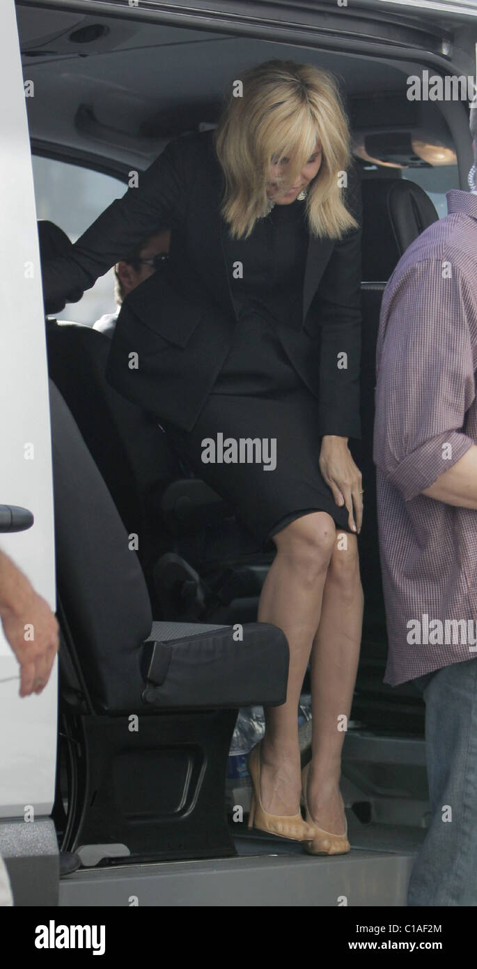 Heidi Klum on a photo shoot on Rodeo Drive in Beverly Hills Los Angeles ...