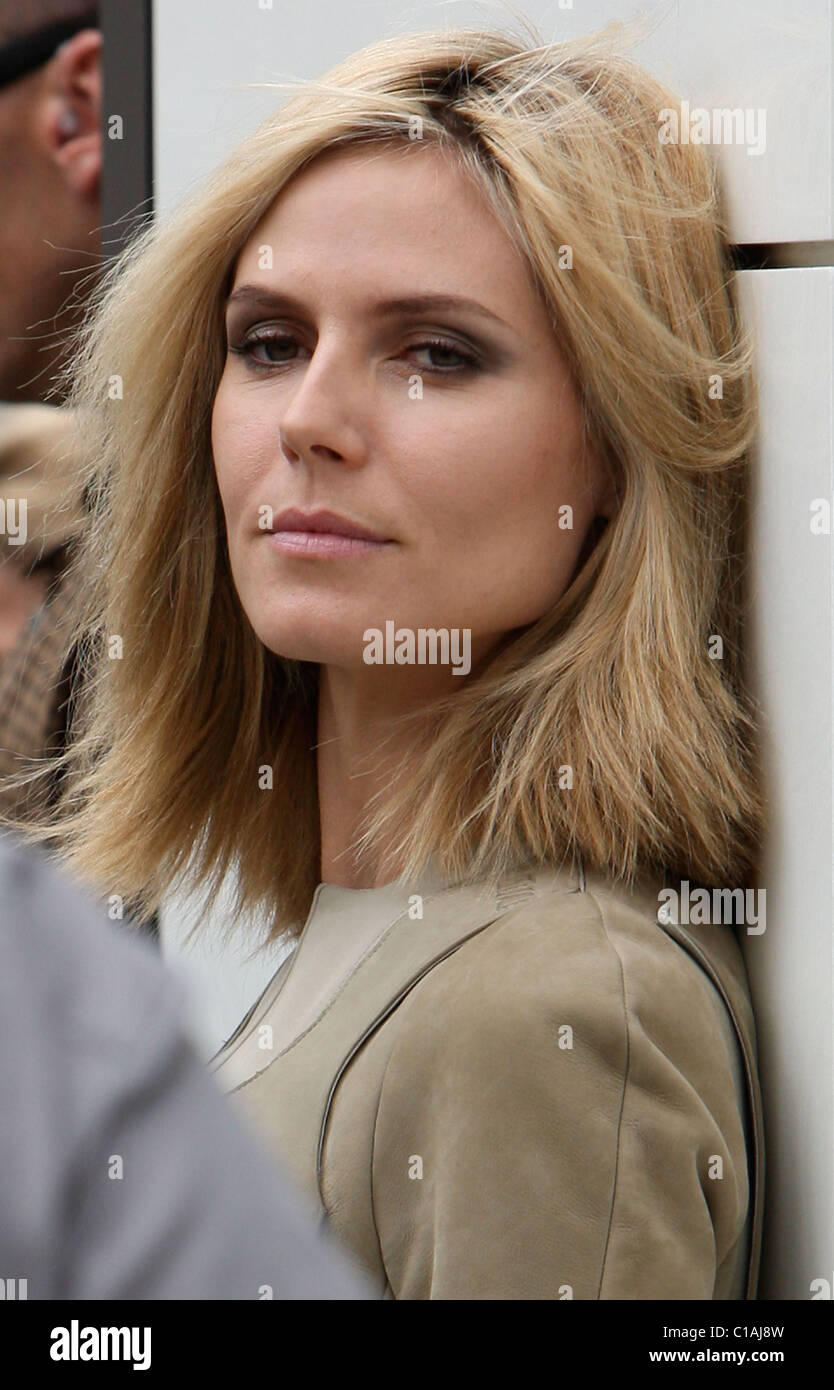 Heidi Klum on the set of a photo shoot on Rodeo Drive Los Angeles ...