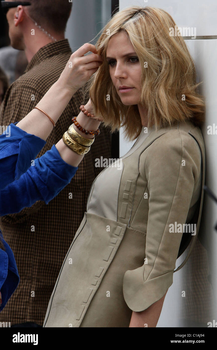 Heidi Klum on the set of a photo shoot on Rodeo Drive Los Angeles ...
