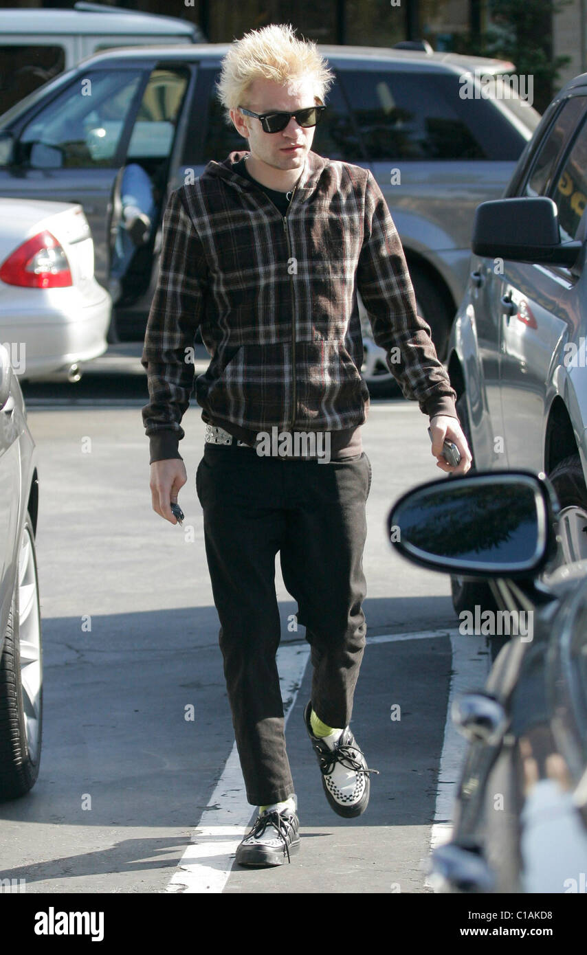 Deryck Whibley lead singer of the pop punk band Sum 41 leaving ...