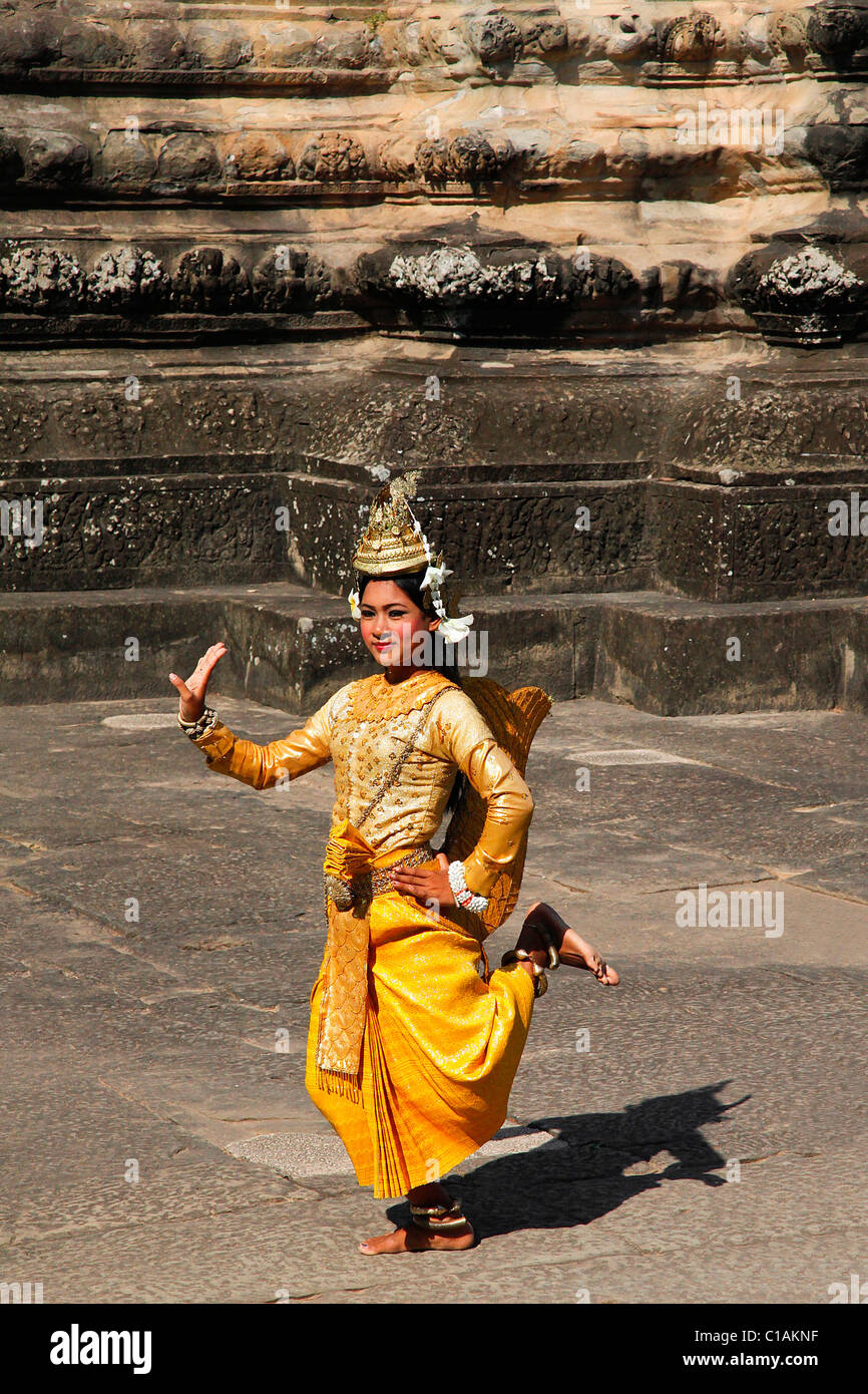 Traditional dress cambodia hi-res stock photography and images - Alamy
