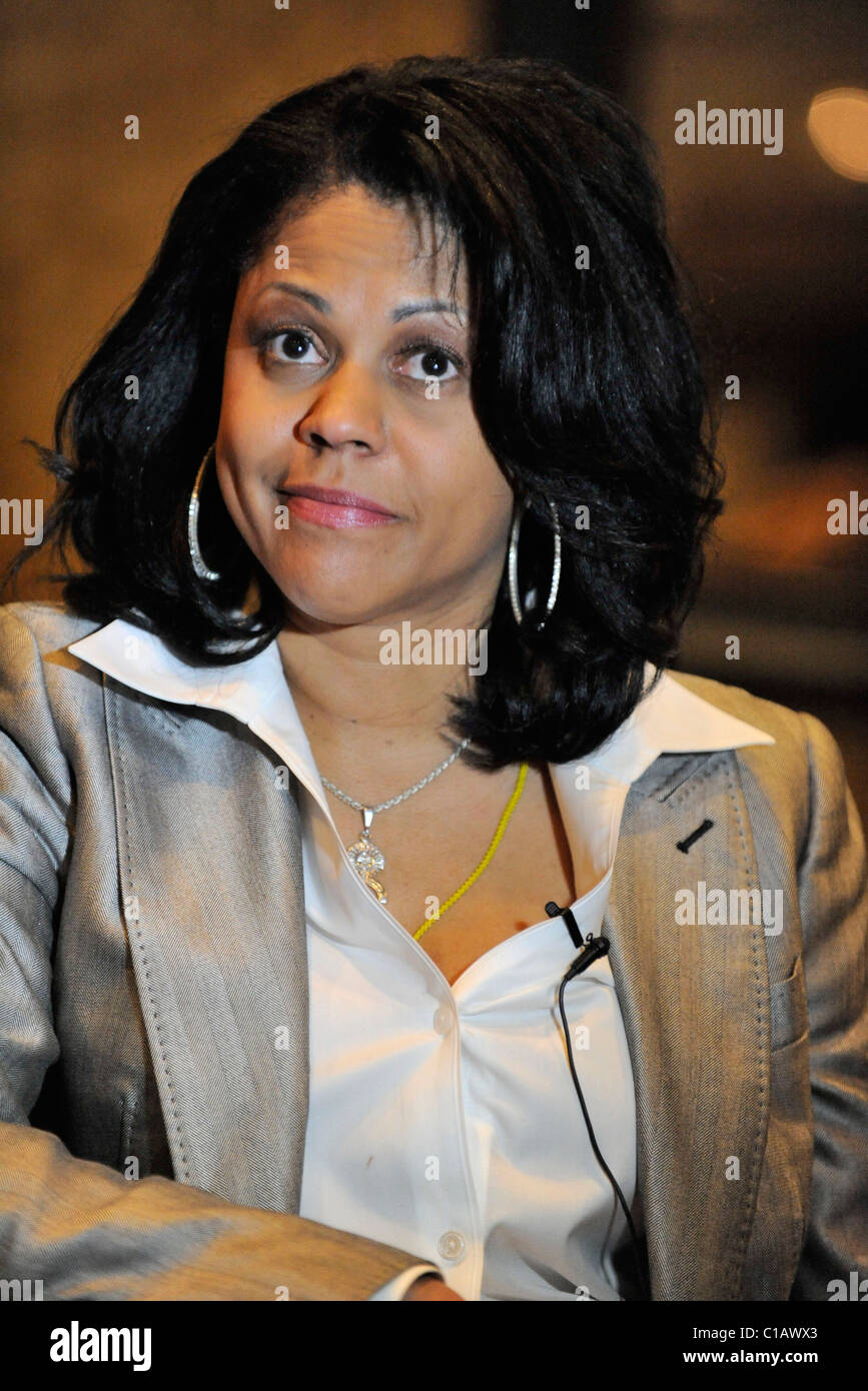 Crystal Waters performing live to night club goers at Brix Napa Valley ...