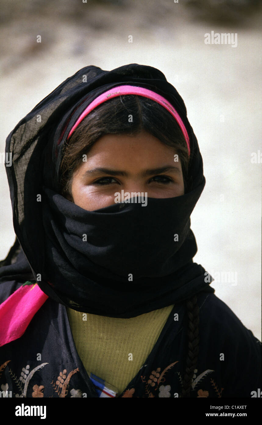 A beduin girl of Egypt's Sinai desert Stock Photo - Alamy