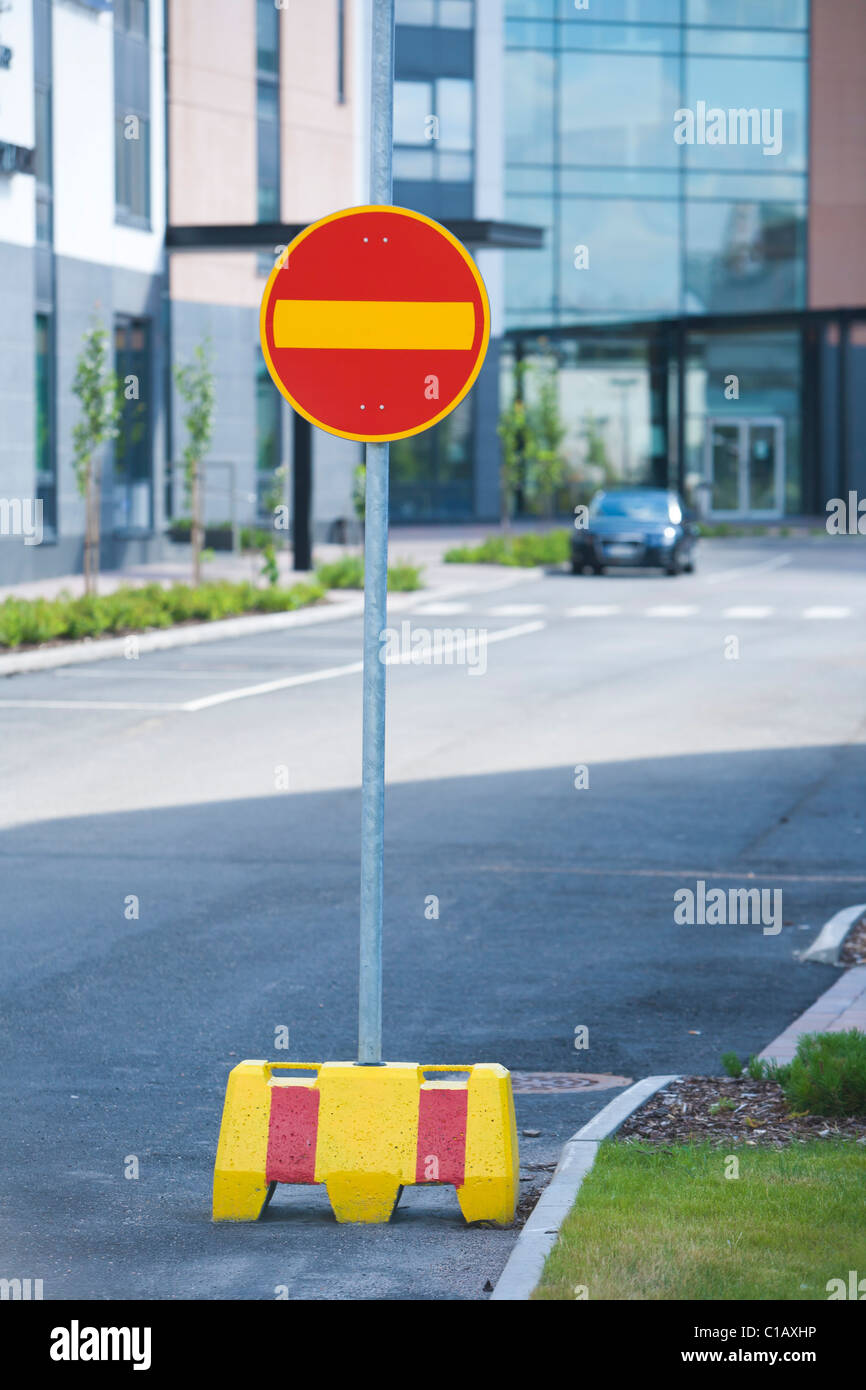 Traffic sign near building Stock Photo - Alamy
