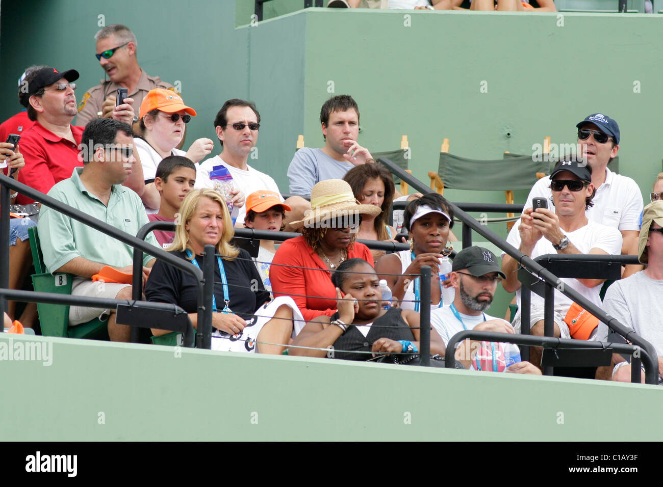 Oracene Williams and Venus Williams watch as Serena Williams plays in ...