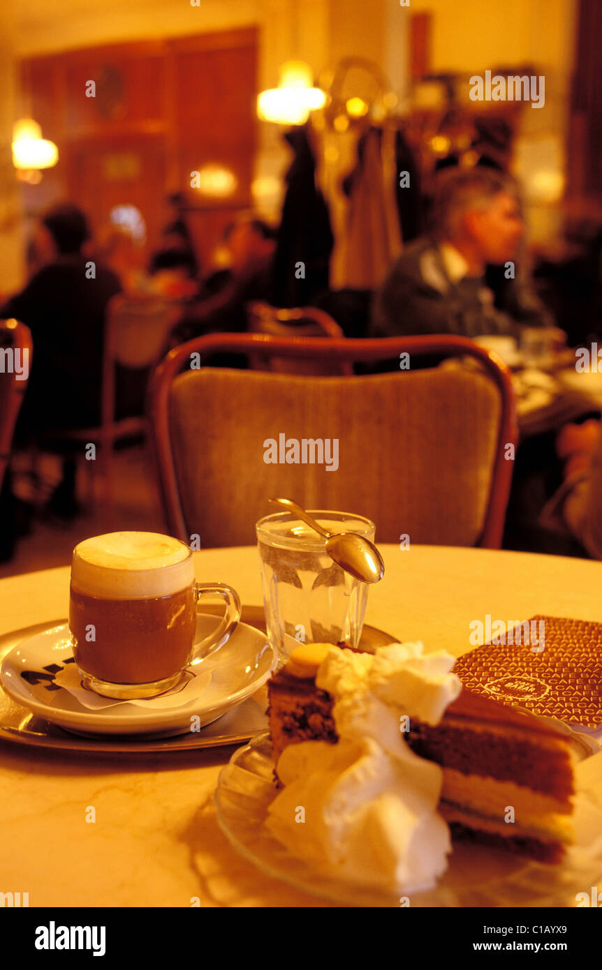 Bazar cafe hi-res stock photography and images - Alamy