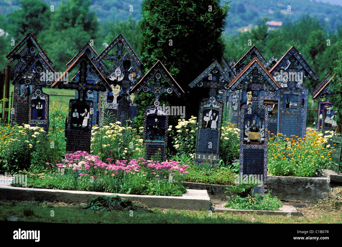 Romania, Maramures, Sighetu Marmatiei, Sapinta Merry Cemetery Stock ...